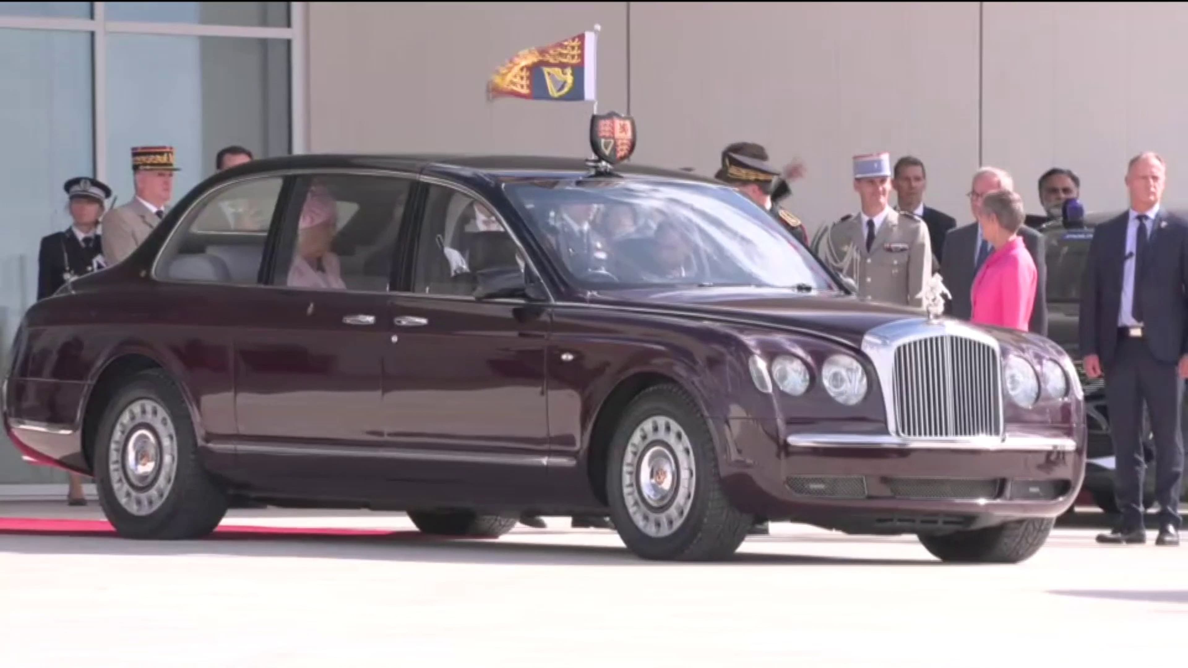 Visite de Charles III en France: le roi en Bentley avant de monter dans ...