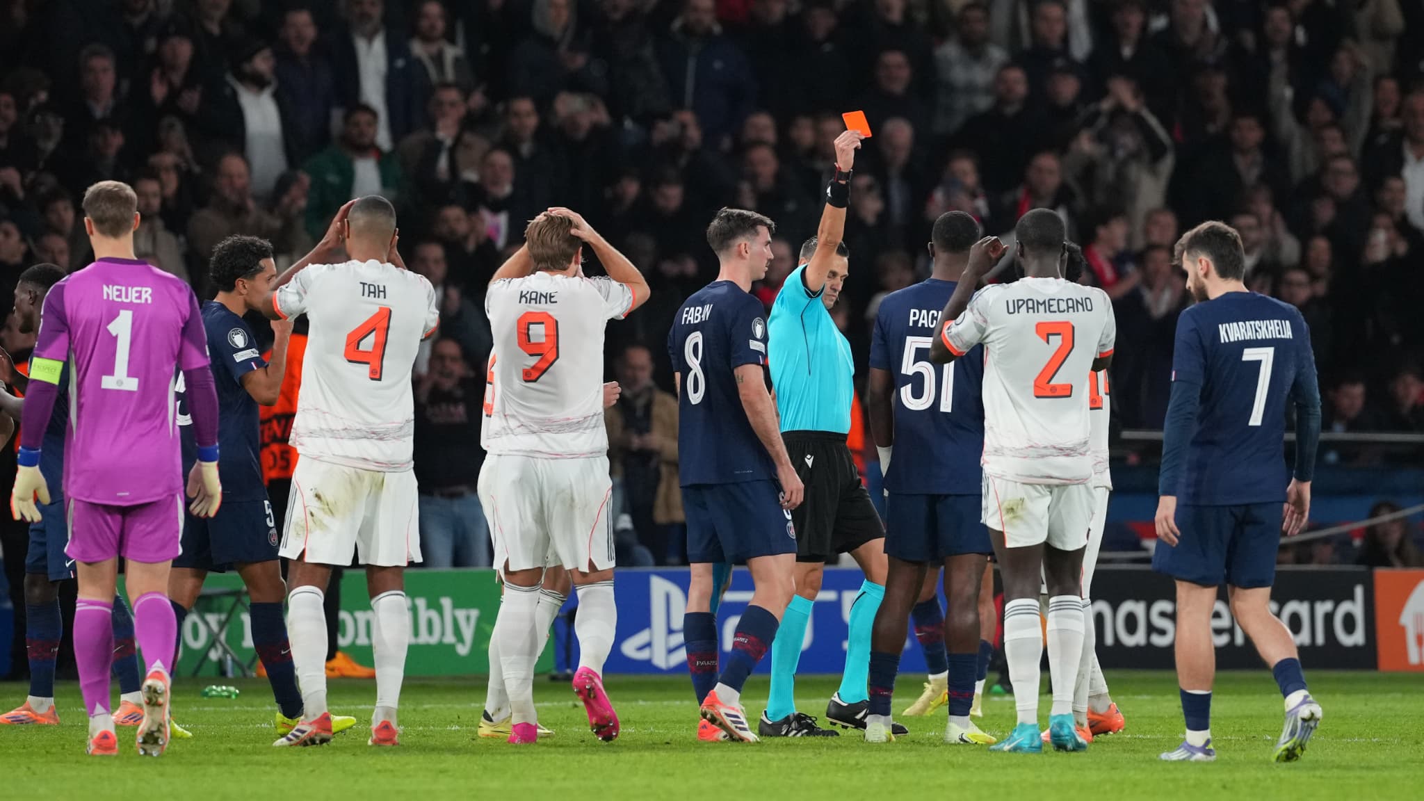 Pourquoi les joueurs du Bayern ont râlé contre le carton rouge ...