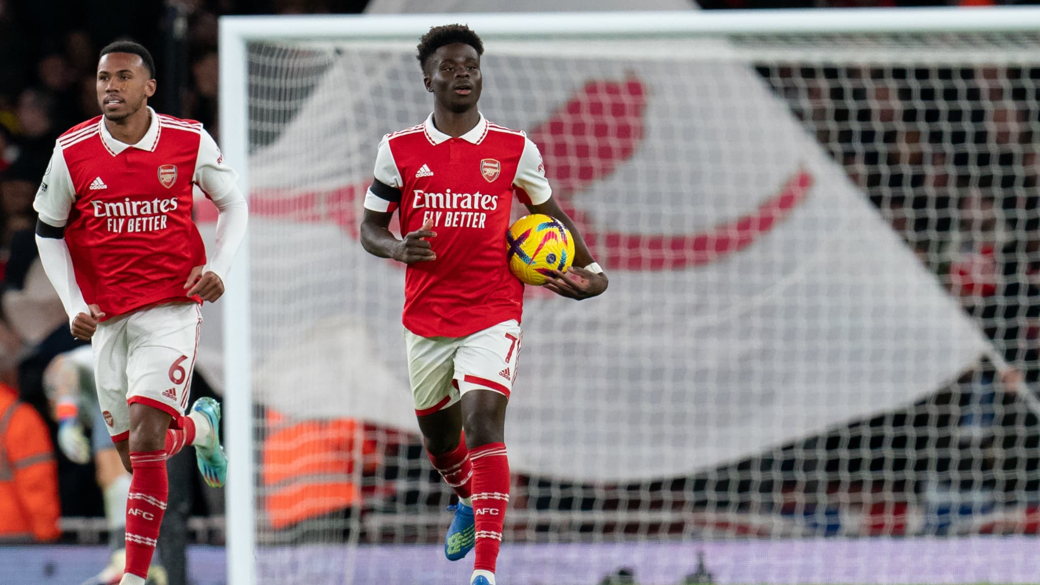 Arsenal: Henry encense Saka qui n'est plus "un joueur gentil"