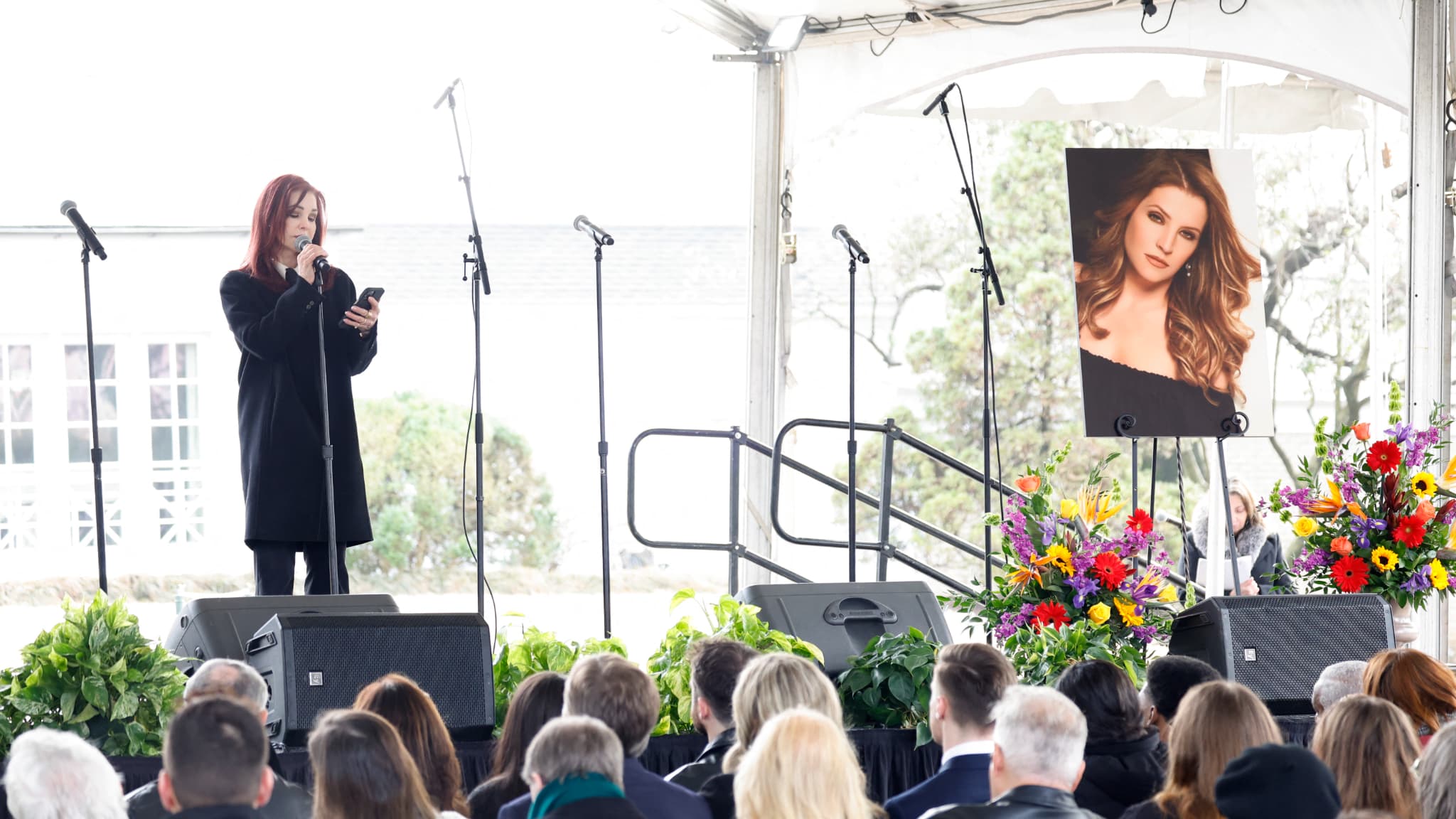 Dernier hommage à Graceland pour Lisa Marie Presley, qui repose près de ...