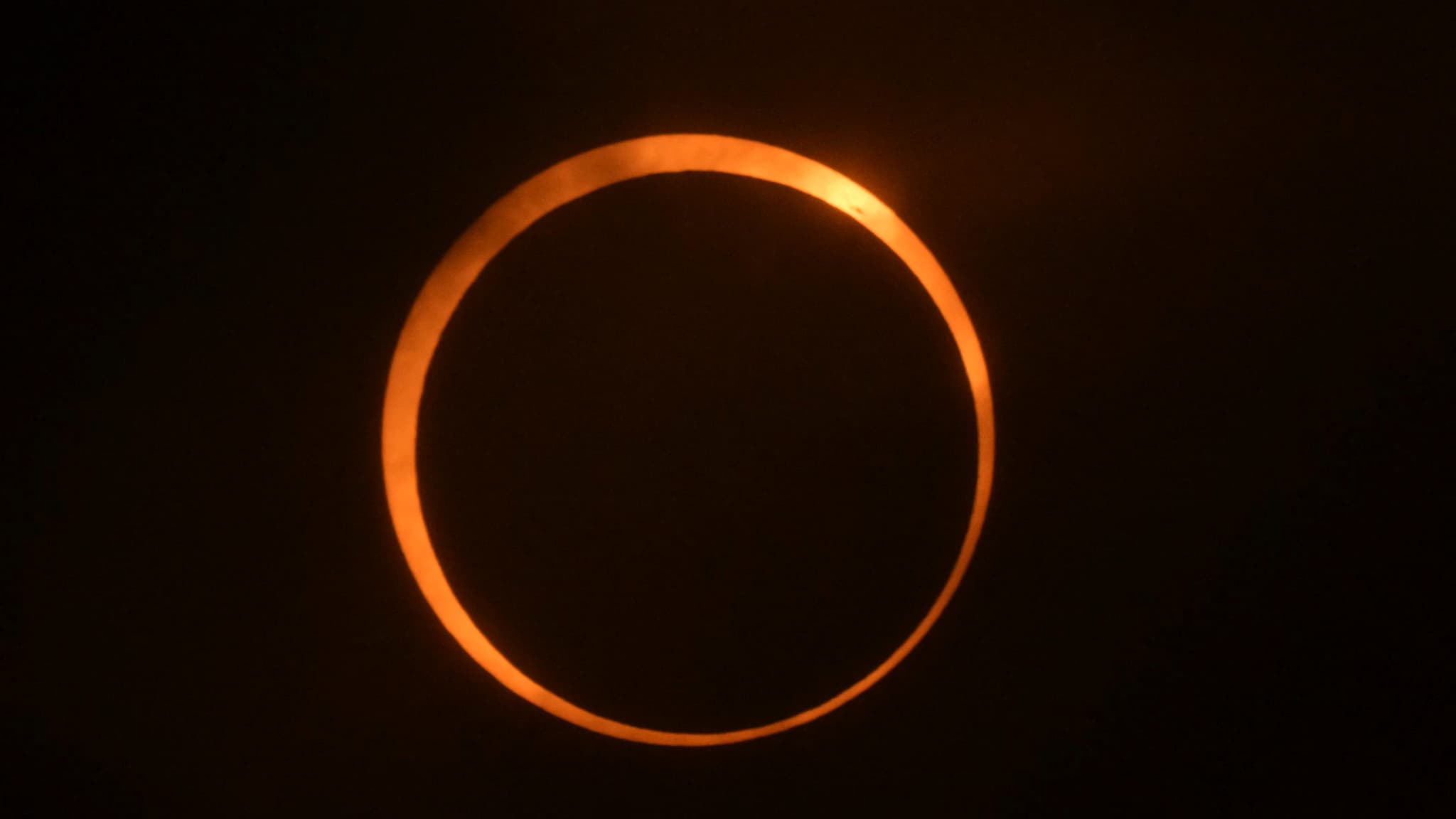"Un anneau de feu": les images impressionnantes d'une éclipse annulaire ...