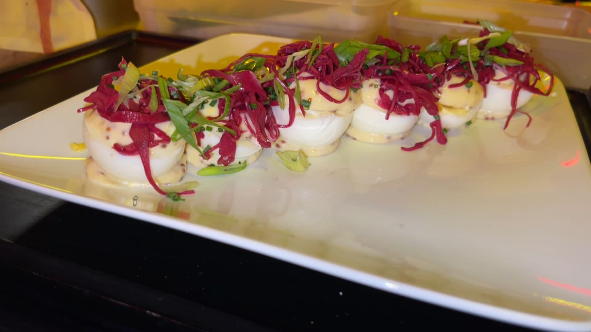 Le chef parisien Maxime Plateau sacré champion du monde 2024 de l'œuf mayo