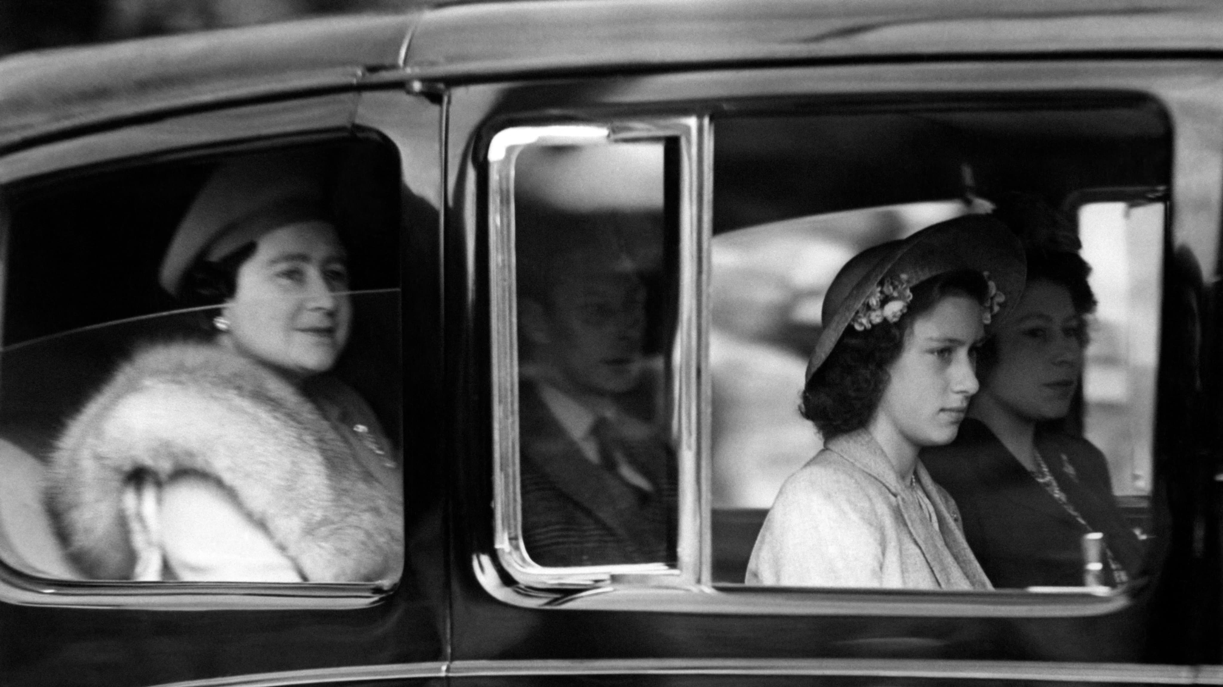 Elizabeth II: une Reine en Rolls-Royce, en Bentley, en Defender... et ...
