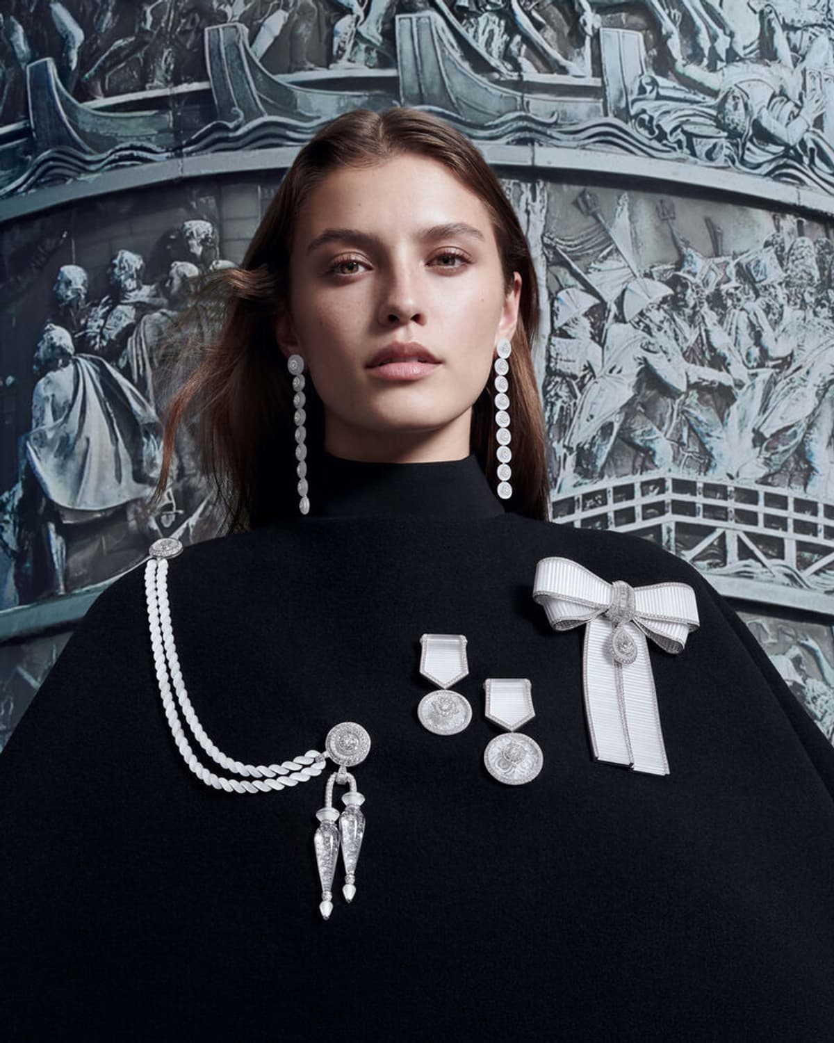 Boucheron dévoile une ligne de haute joaillerie inspirée de l'uniforme ...