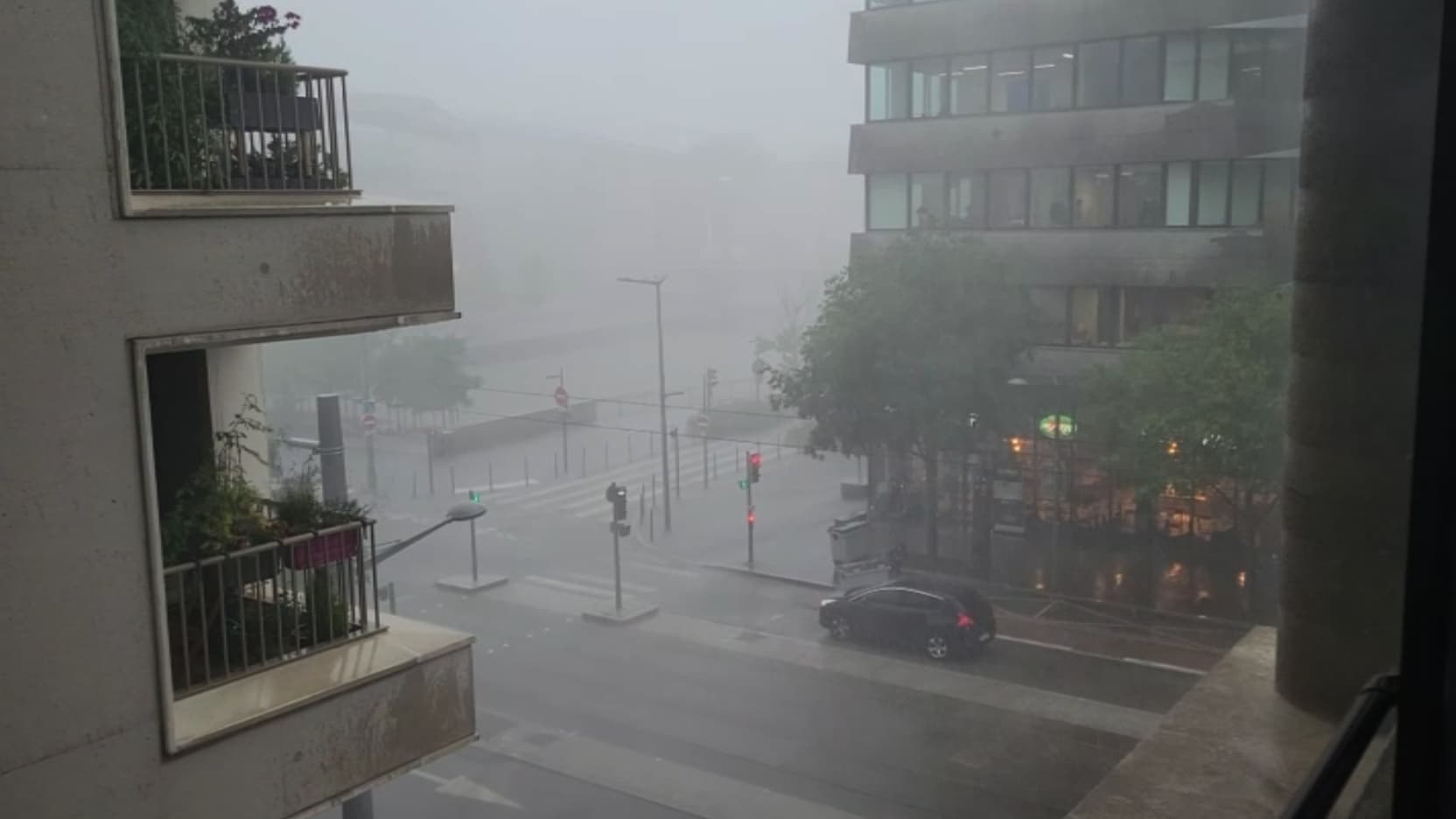 Les images impressionnantes de l'orage qui a touché la ville de Lyon