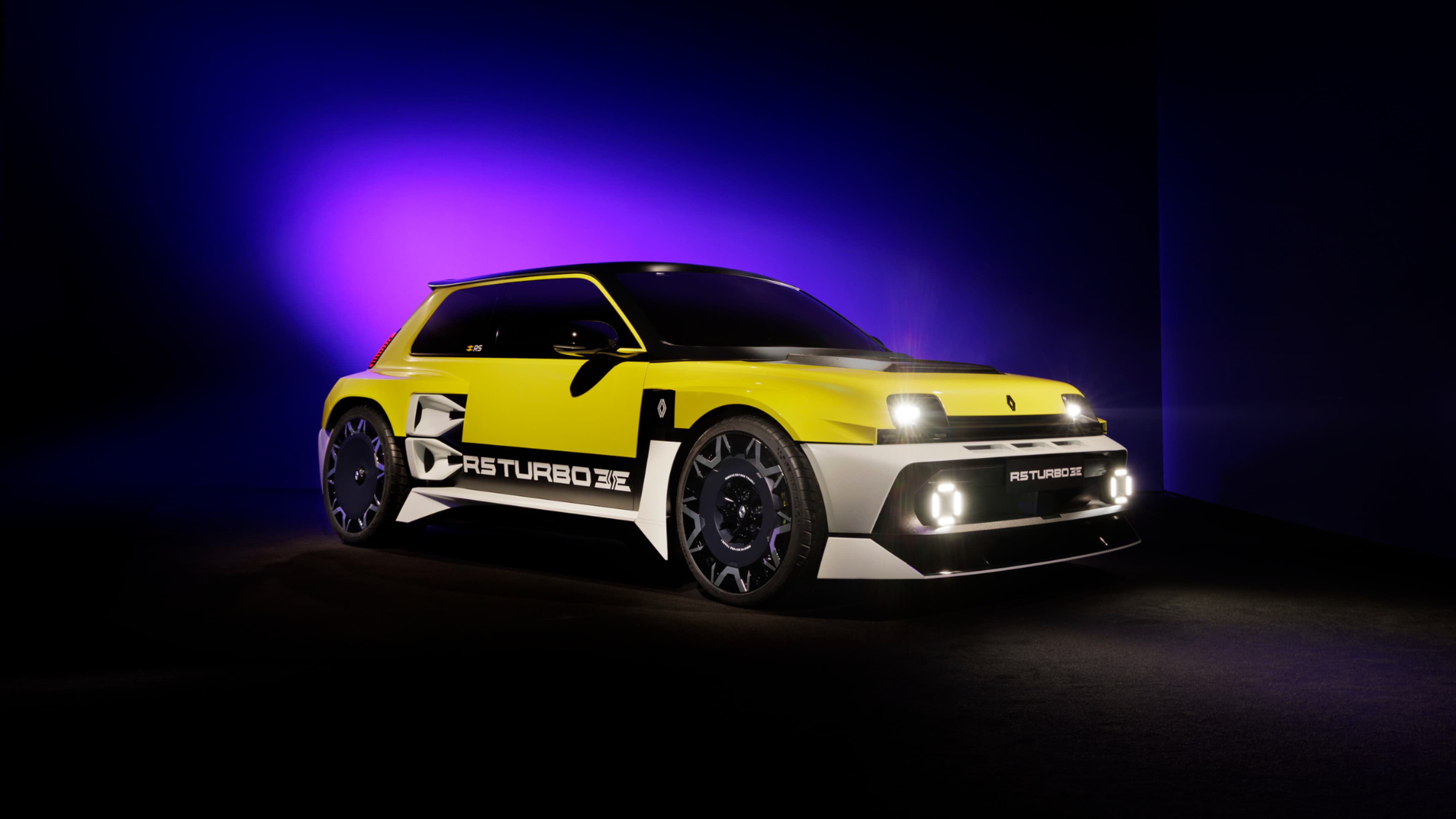Une "mini-supercar": Renault dévoile la version "Turbo" de sa R5 électrique