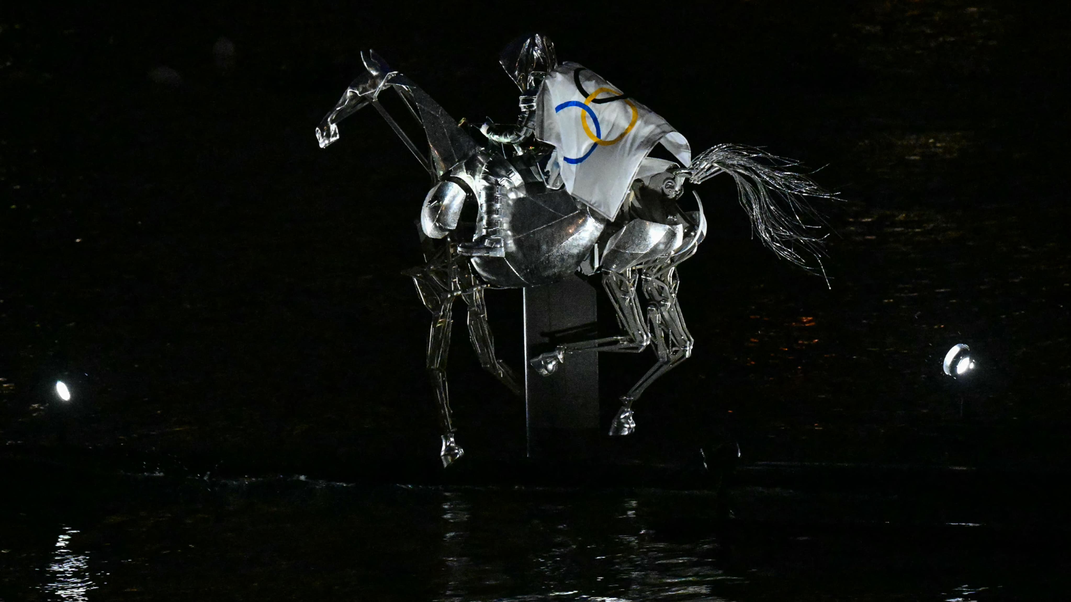 JO 2024: la cavalière au cheval argenté sur la Seine raconte sa ...