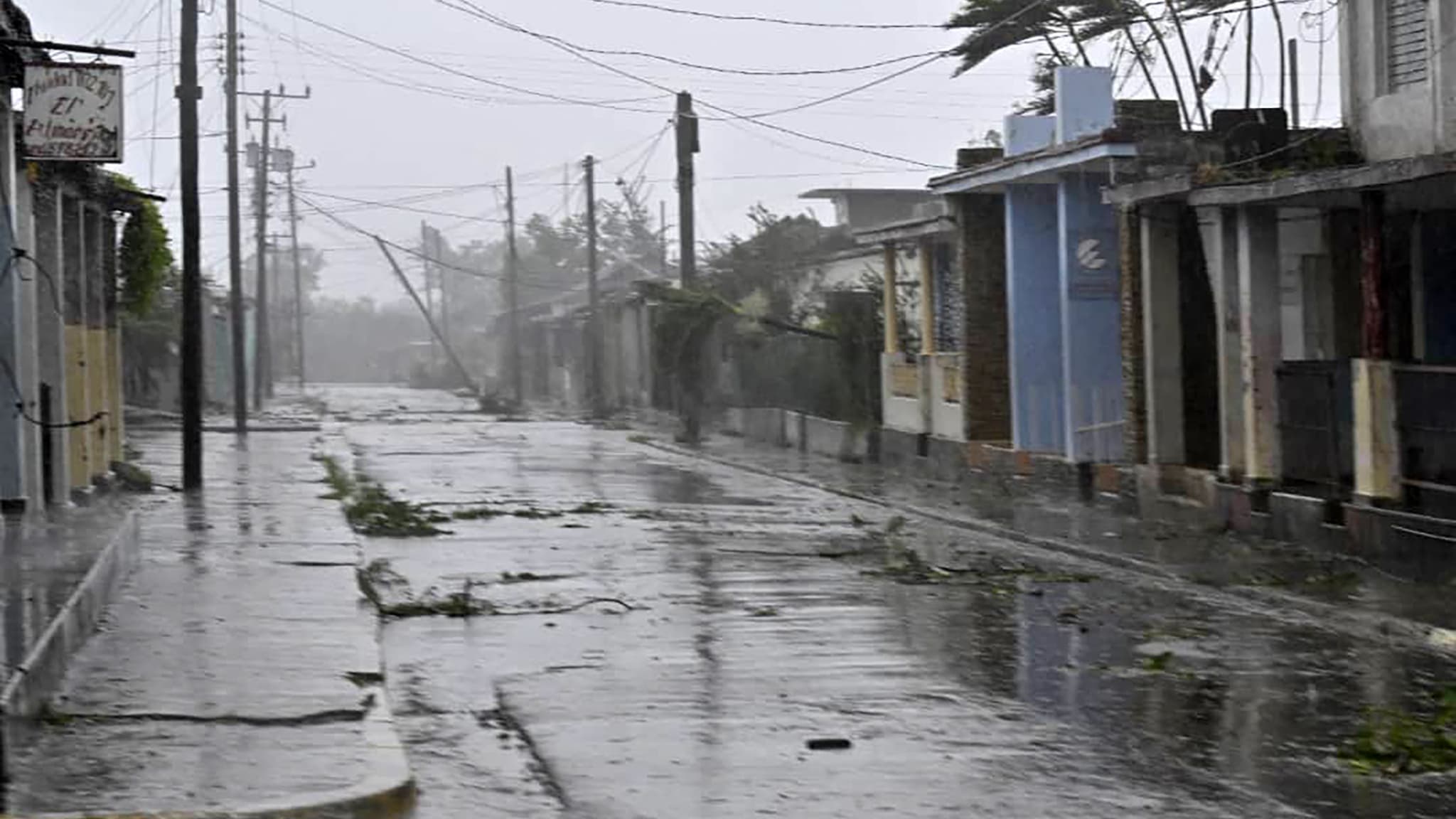 Cuba: l'ouragan Rafael de catégorie 3 touche terre "avec des vents ...