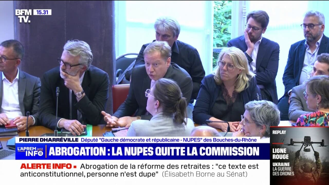 Les députés de la Nupes quittent la salle de la commission des Affaires sociales où est examinée ...