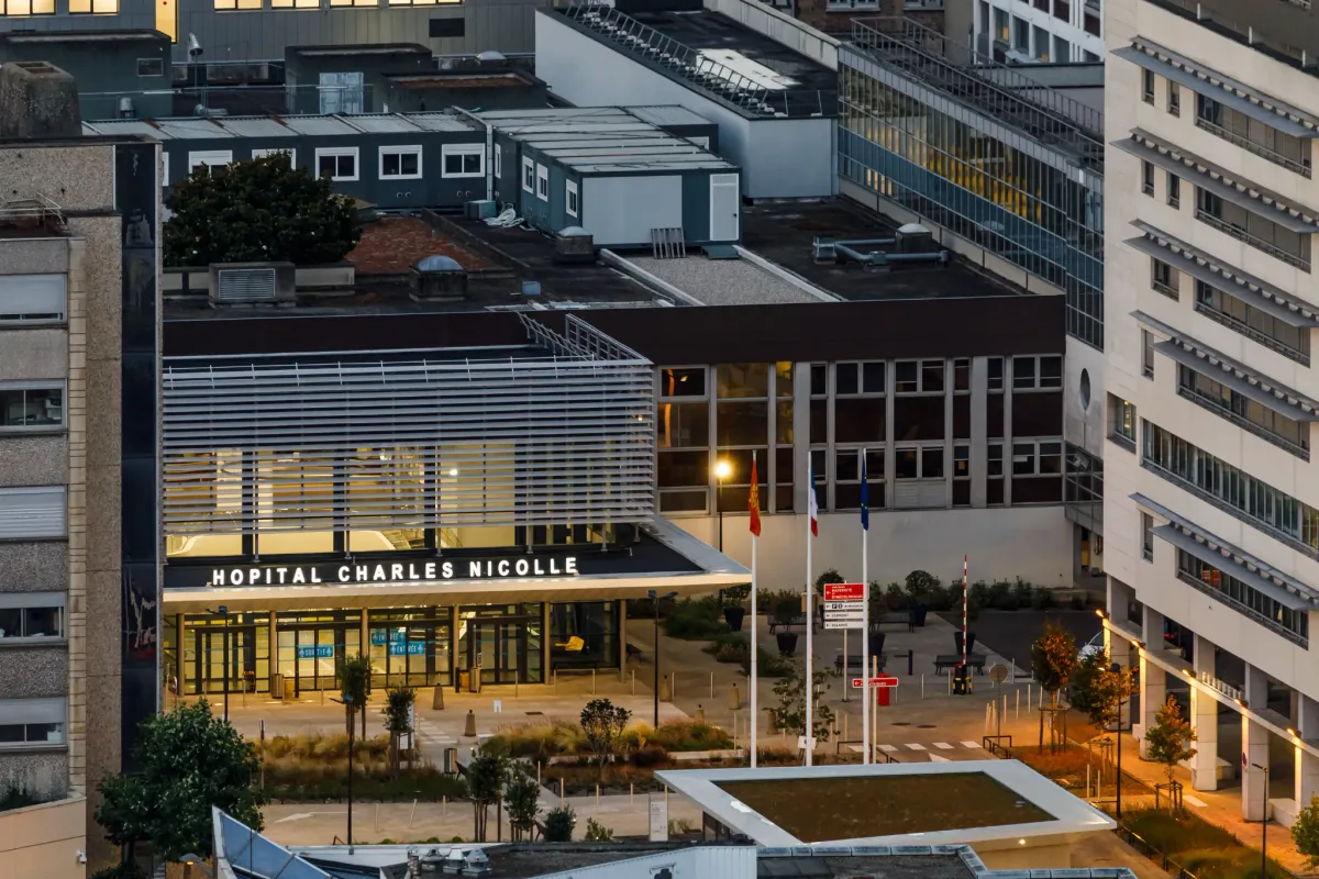 "Il n'y avait pas de lits": une nonagénaire attend 64 heures sur un ...