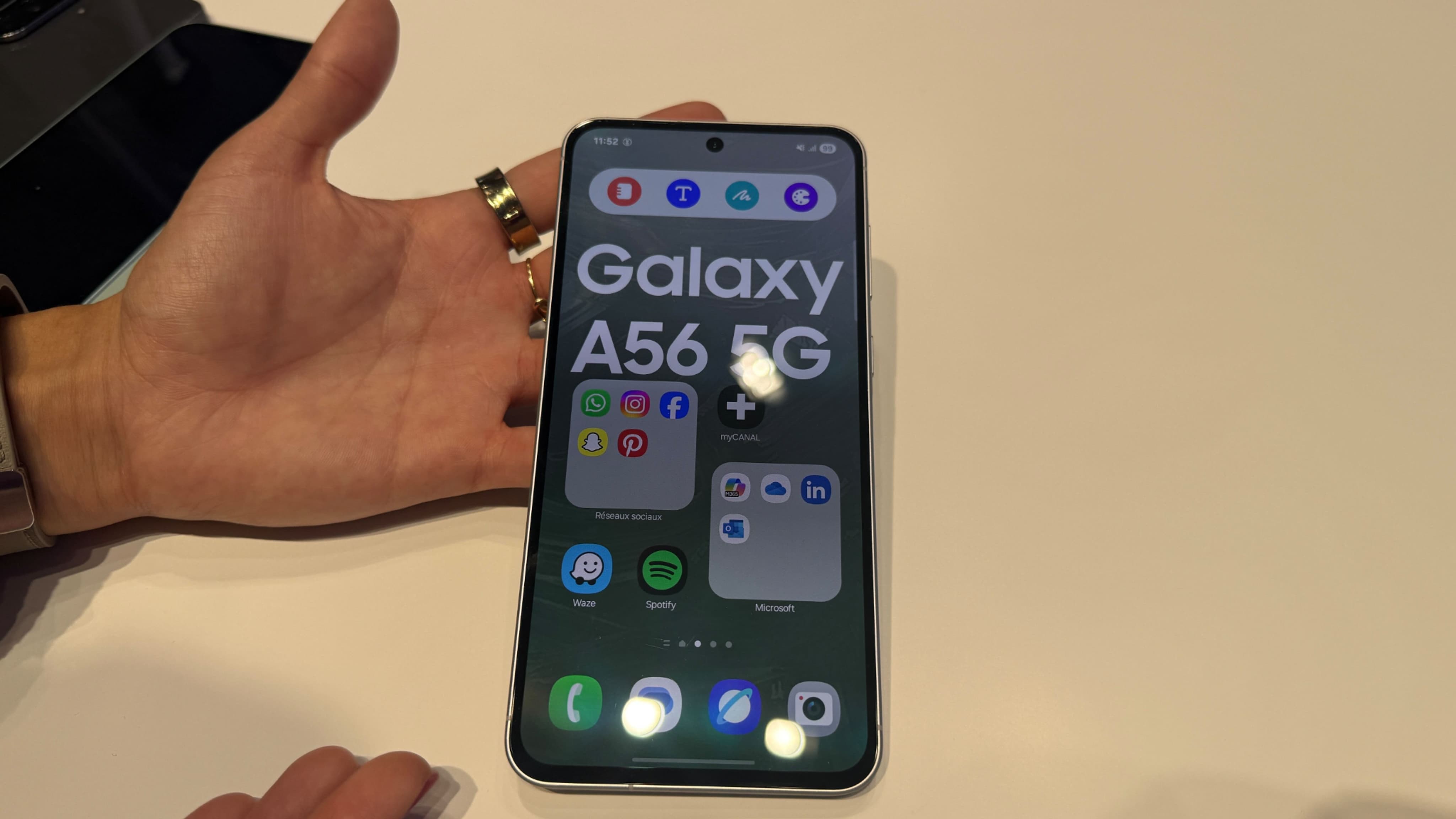 Galaxy A26, A36, A56: Samsung renouvelle ses smartphones milieu de gamme avec des premiers ...