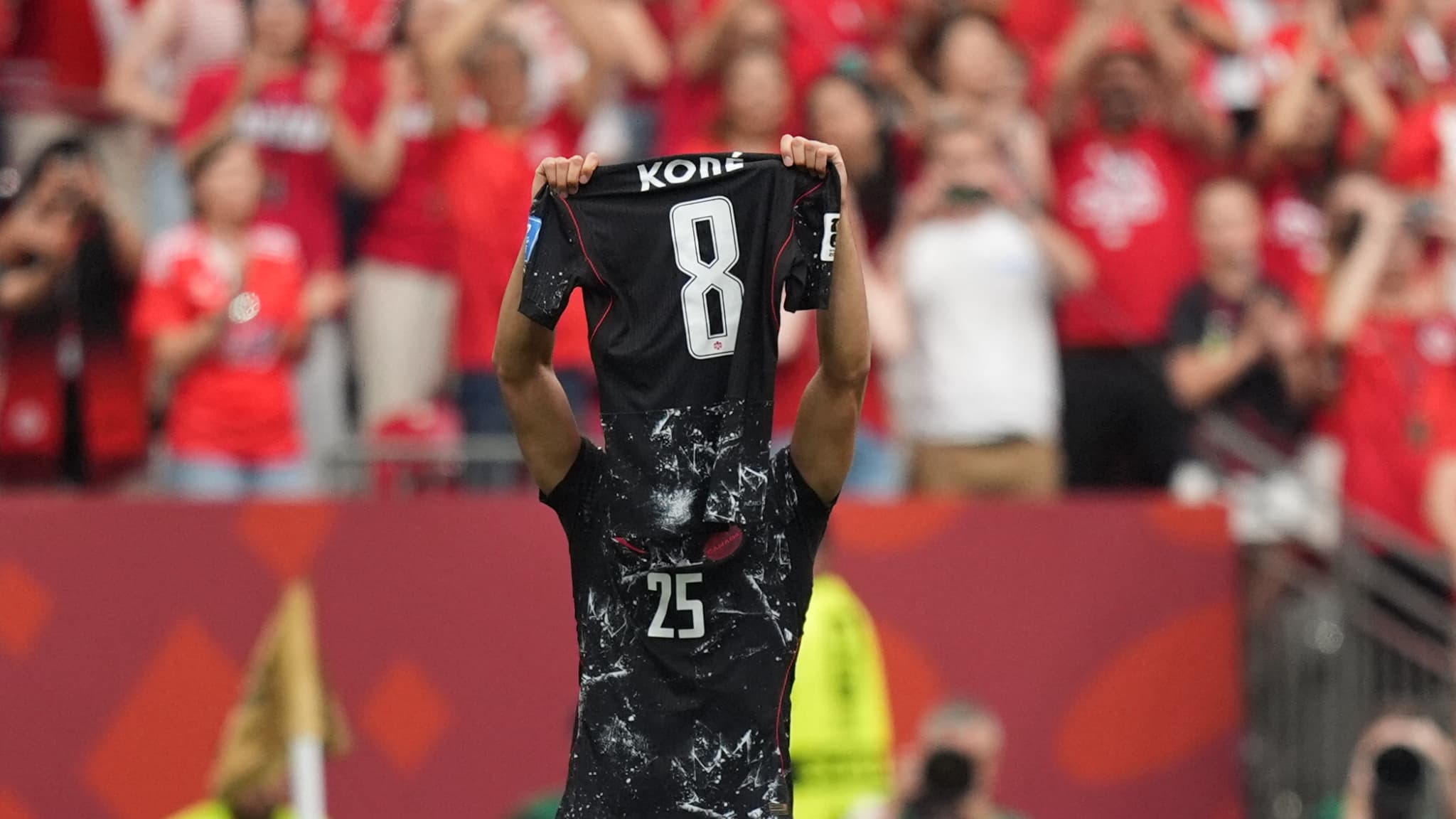 Coupe du monde 2026: Terrible blessure pour Ismaël Koné, sorti sur civière