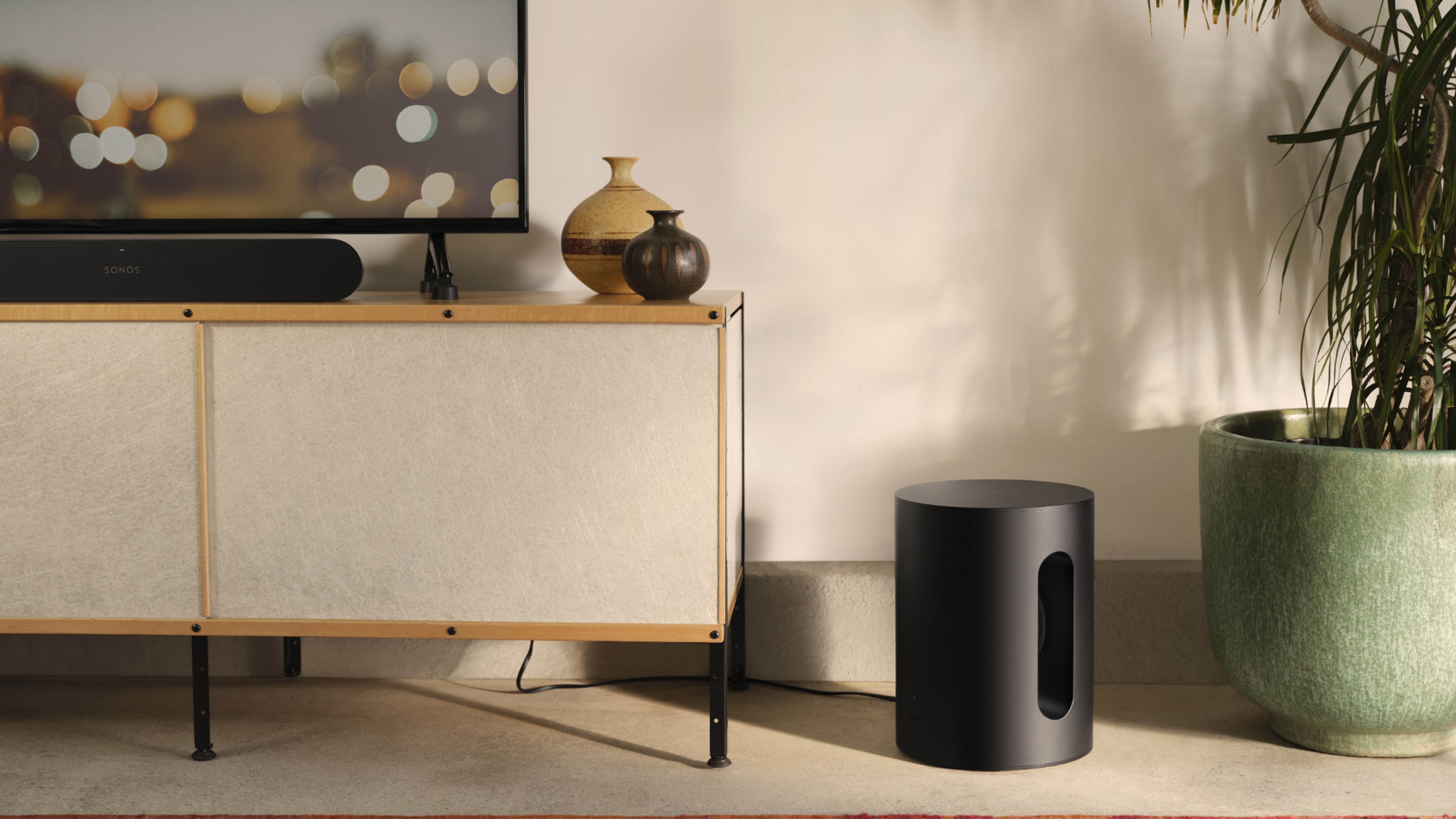 Sonos dévoile un mini-caisson de basses tout en rondeur, compact et ...