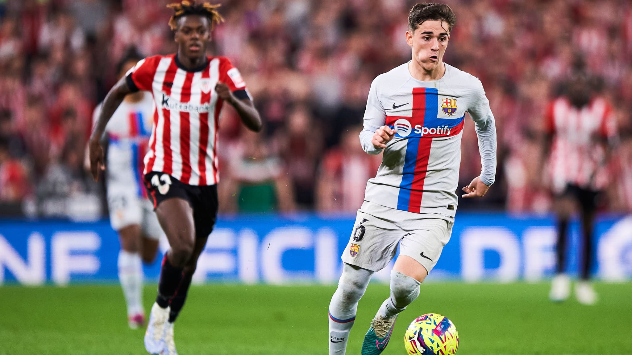 Barcelone: l’incroyable tacle de la tête de Gavi