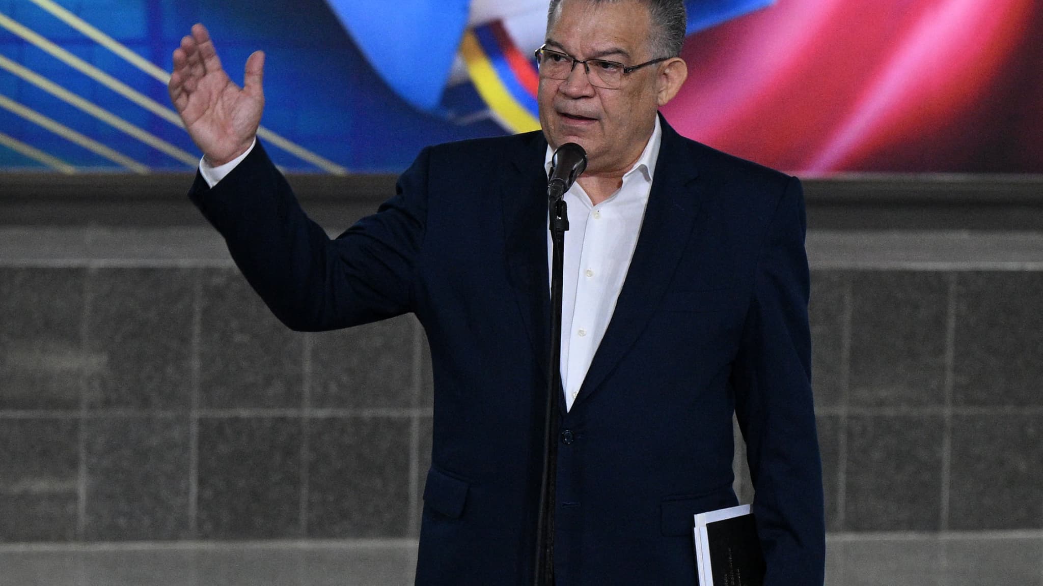 Enrique Marquez, ancien candidat à la présidentielle du Venezuela face ...