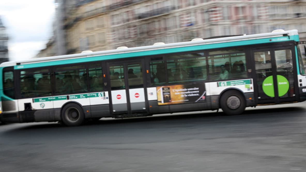 Grève à la RATP: une centaine de chauffeurs de bus manifestent contre l'ouverture à la concurrence