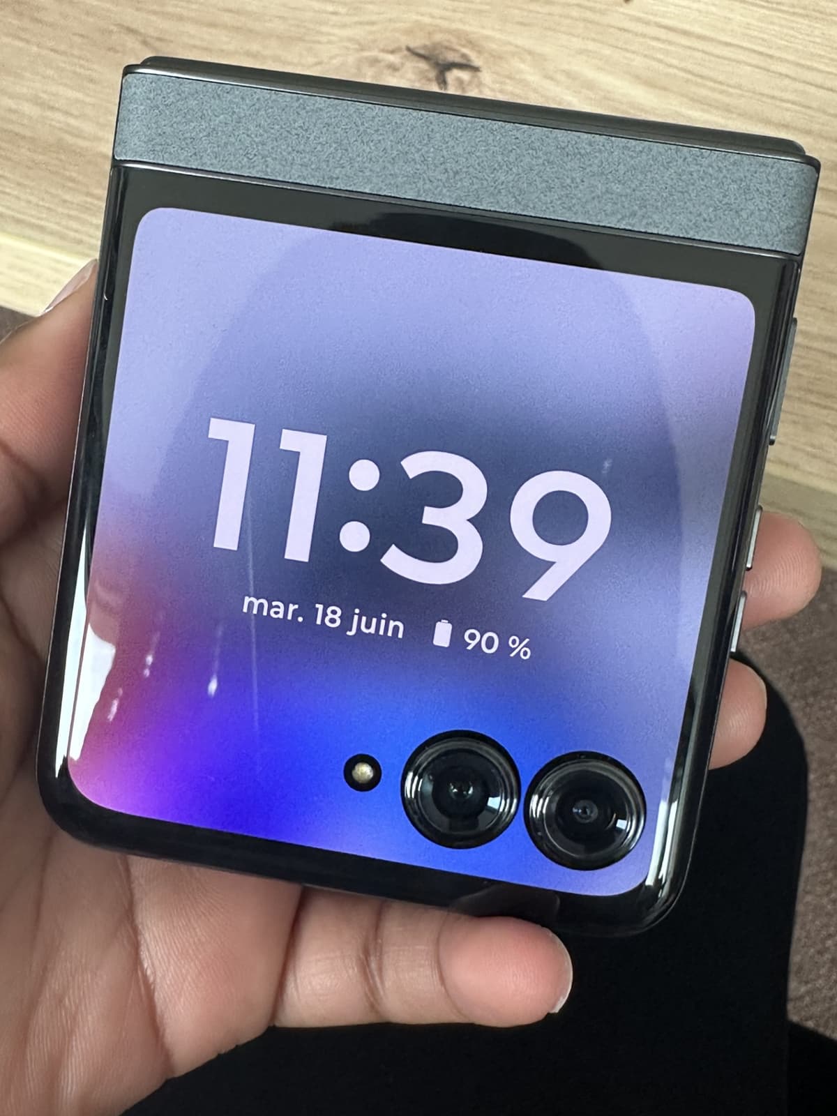 Clapet et caméscope: Motorola dévoile des smartphones pliables pour les ...