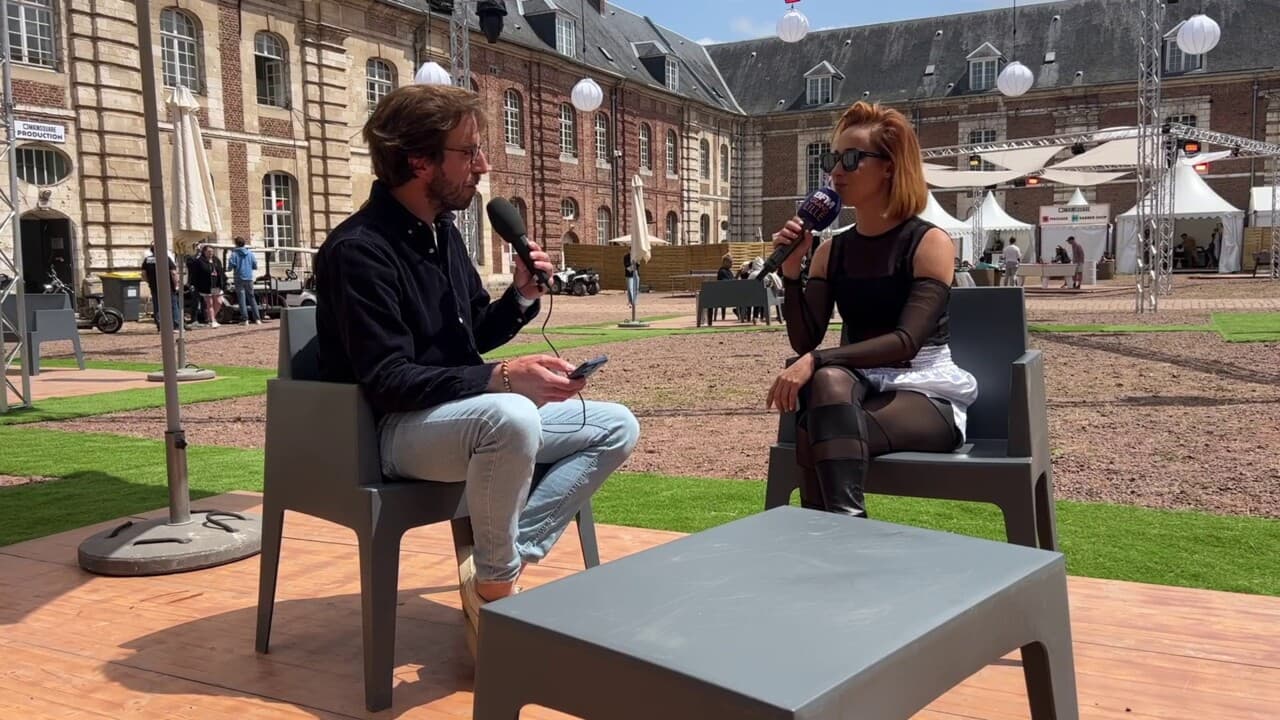 La chanteuse Suzane interviewée depuis le Main Square Festival où elle ...