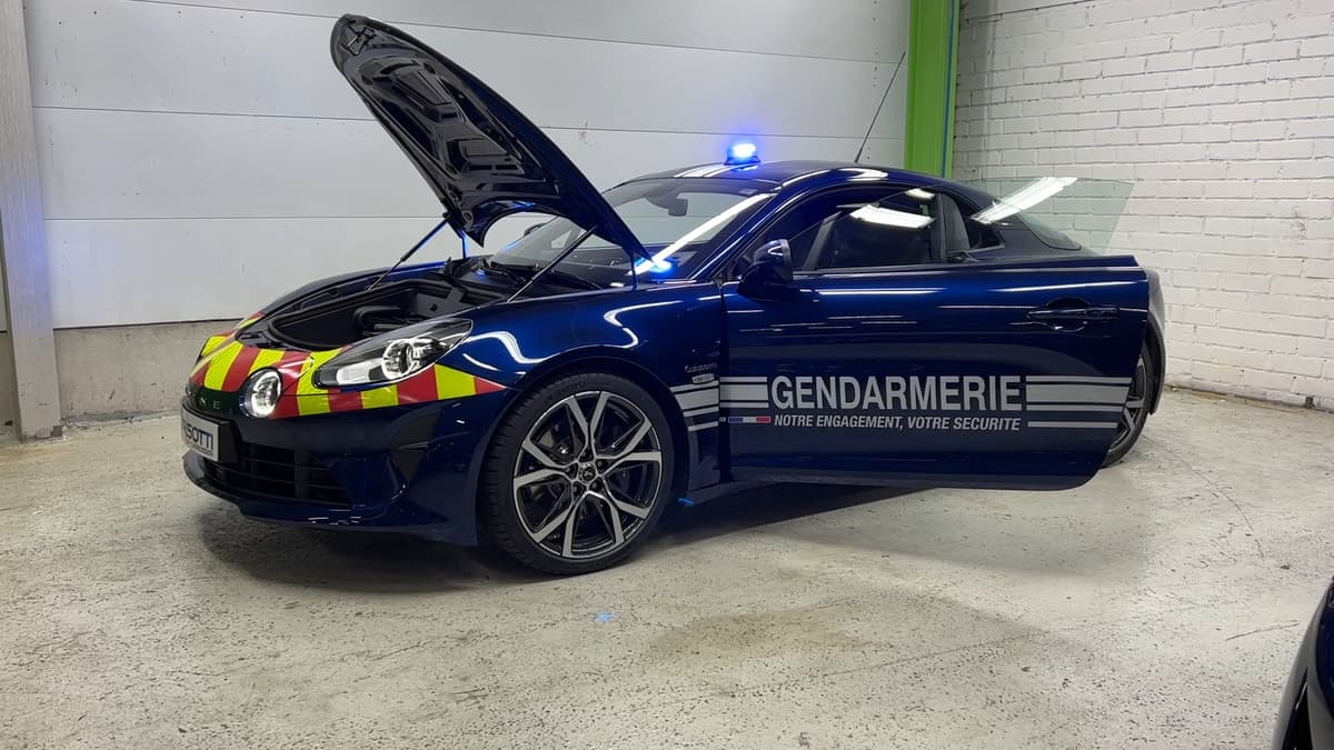Dans les coulisses de la préparation des Alpine de la gendarmerie