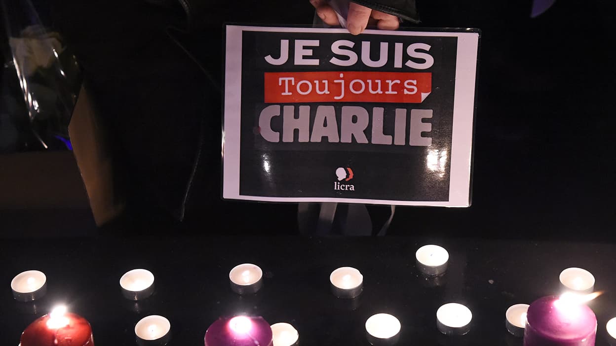 Charlie Hebdo porte plainte pour menaces de mort après sa Une sur Tariq ...