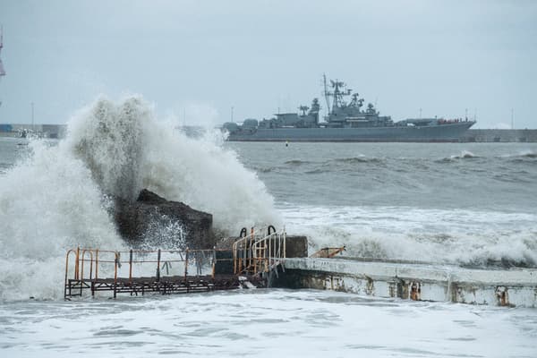 "Un vrai Armageddon": les images impressionnantes de la "méga-tempête ...