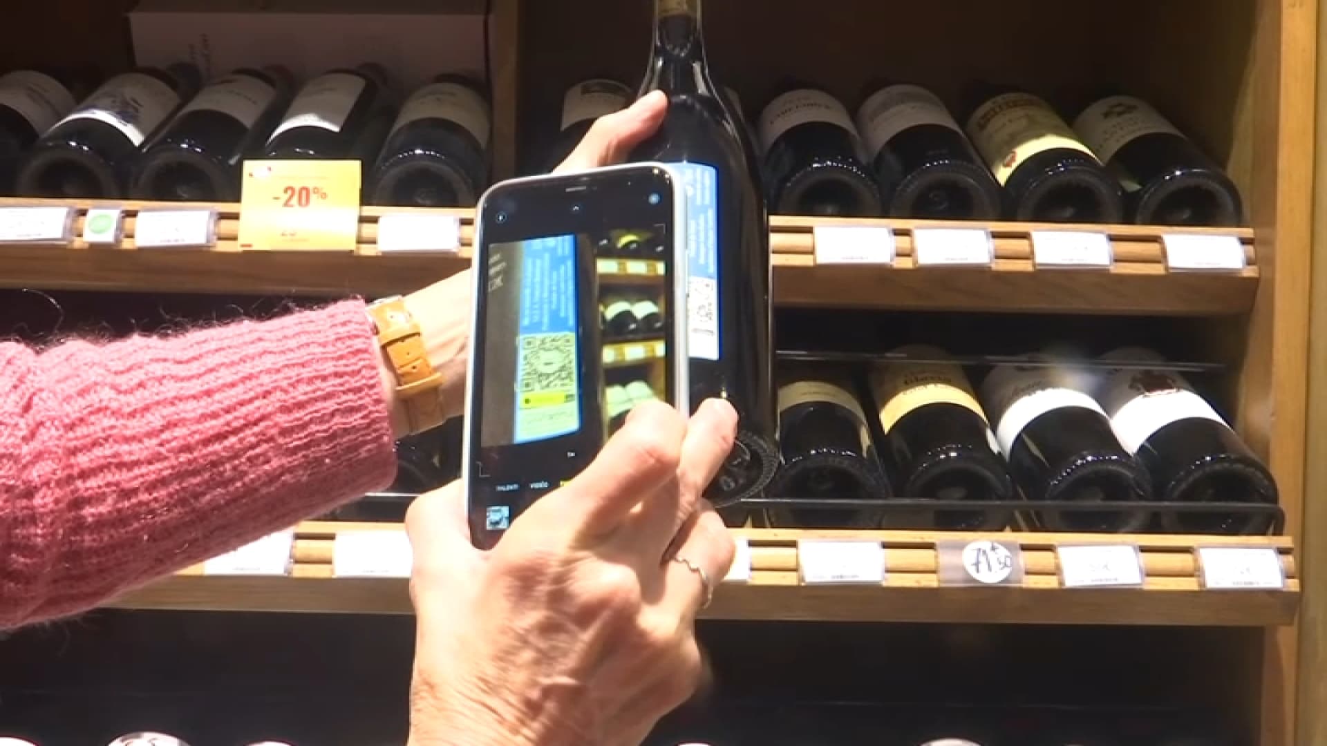 "Ça servira peut-être au Scrabble": les QR codes sur les bouteilles de ...