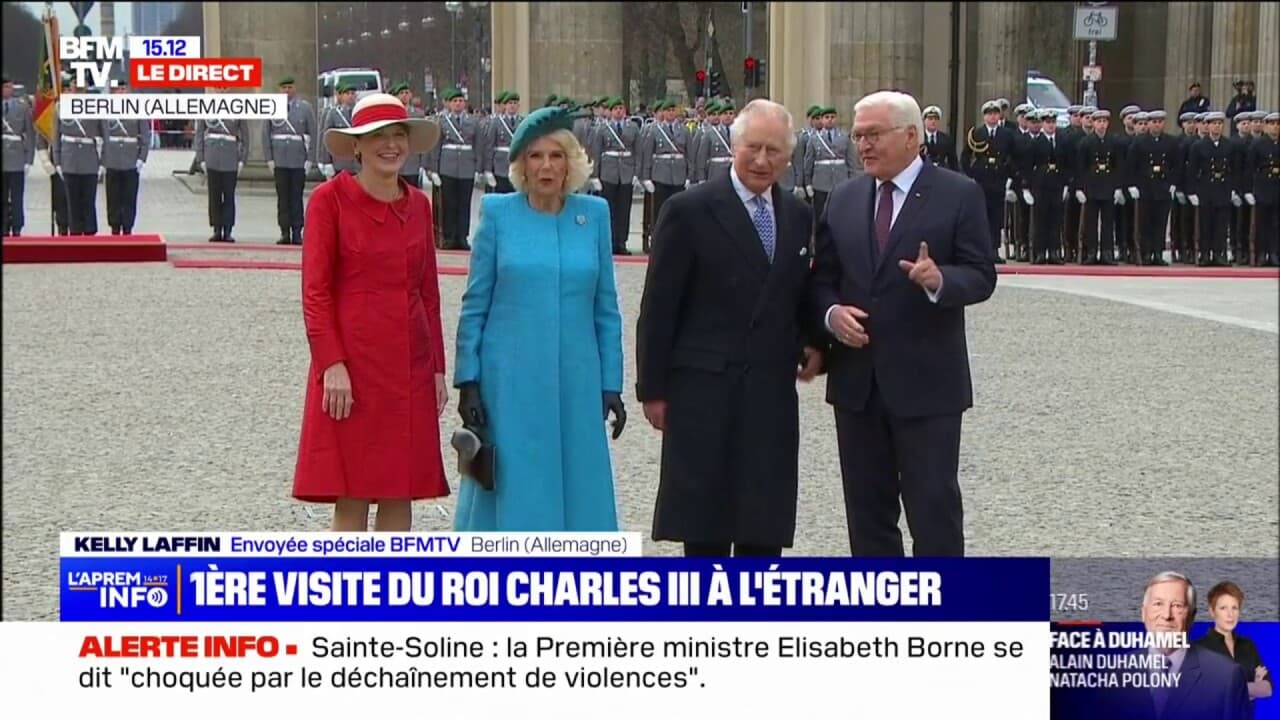 Le roi Charles III et Camilla arrivent sous les acclamations à la porte ...