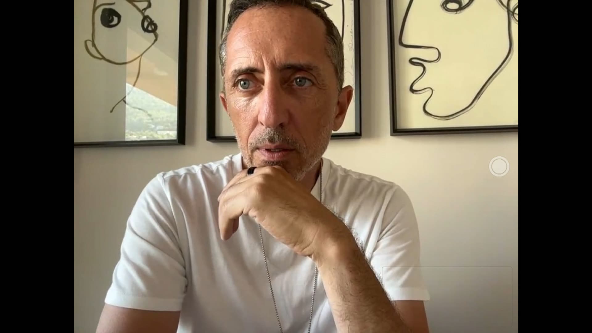 Il Faut Quon Aide Ces Personnes Gad Elmaleh Lance Un Appel Aux Dons