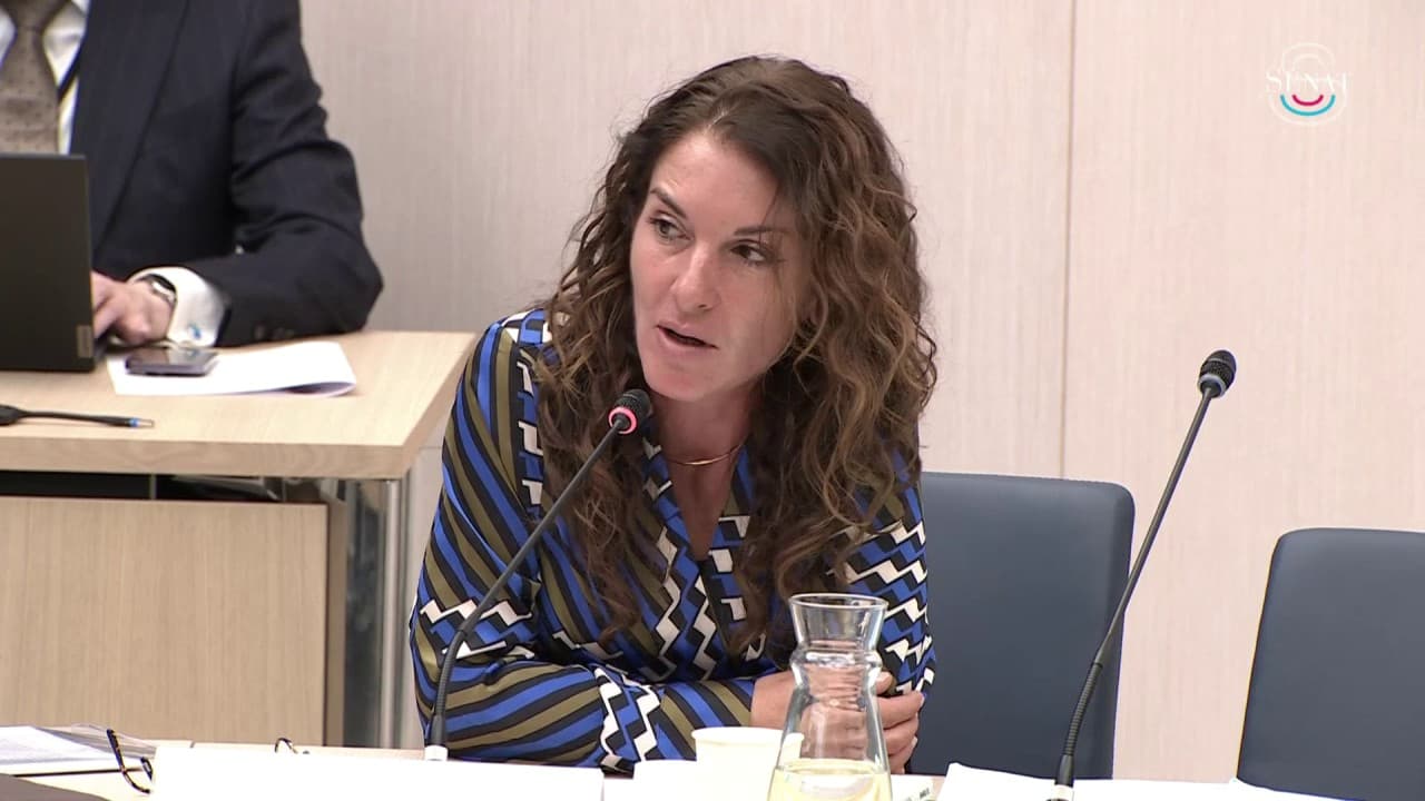 Professeur tué à Arras: la sœur de Samuel Paty "dédie" son audition au Sénat à Dominique Bernard