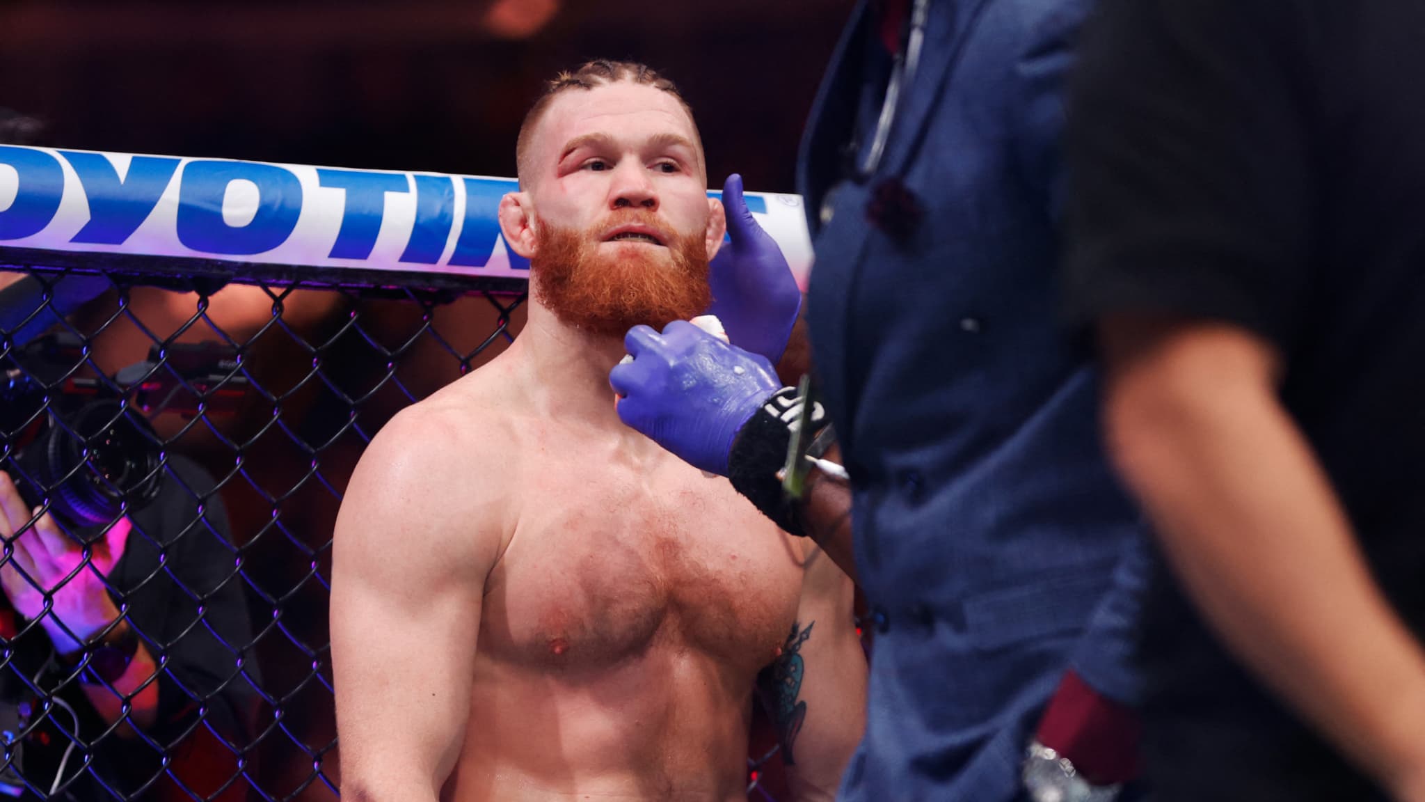 UFC 299: Frevola s'affiche avec le tee-shirt de son KO infligé par ...