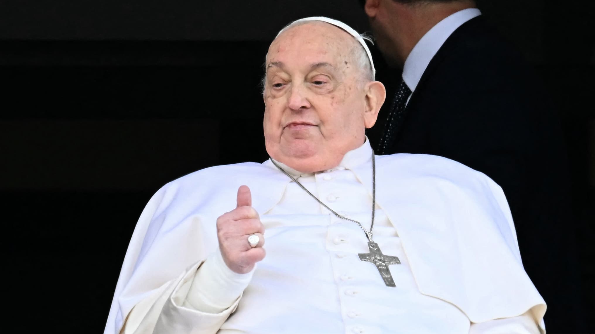 Pape François: le Vatican publie une photo de la visite de Charles et ...