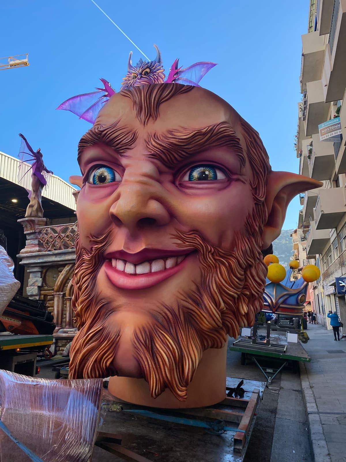 Nice: les premières images du roi du carnaval et du montage des chars
