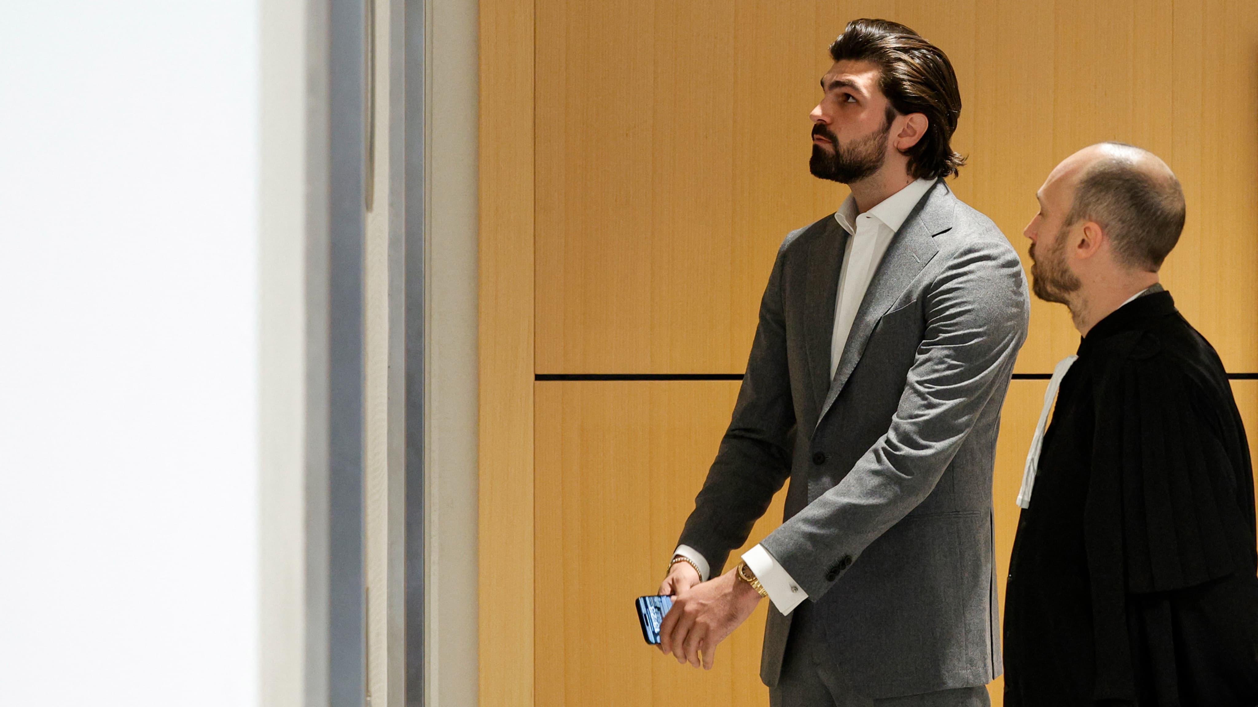 Violences conjugales: 6 mois de prison ferme pour l'ex-compagnon de la Miss Univers Iris Mittenaere