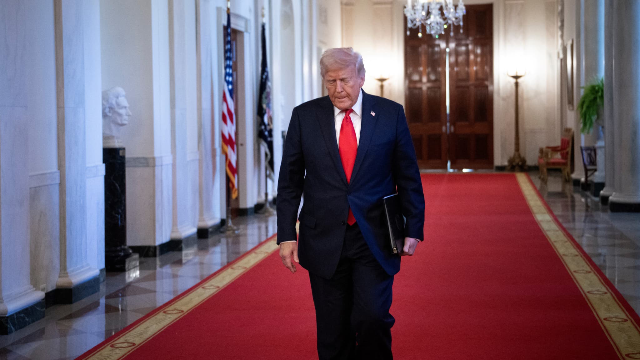 Donald Trump veut donner de l'argent aux immigrés illégaux pour qu'ils ...