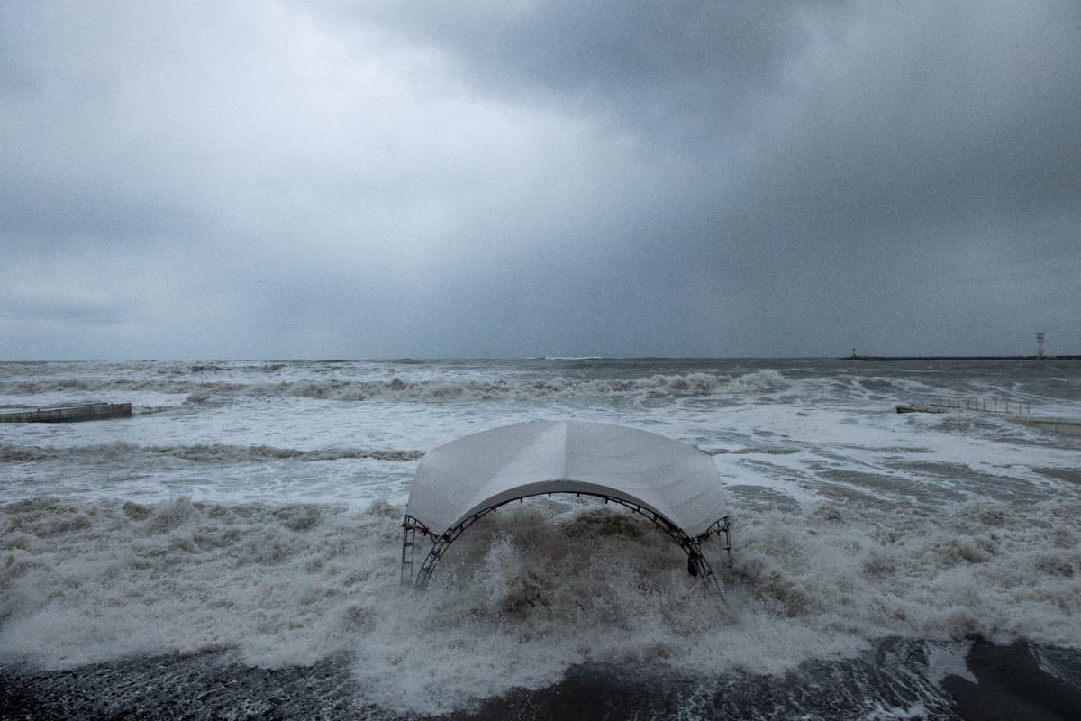 "Un vrai Armageddon": les images impressionnantes de la "méga-tempête ...