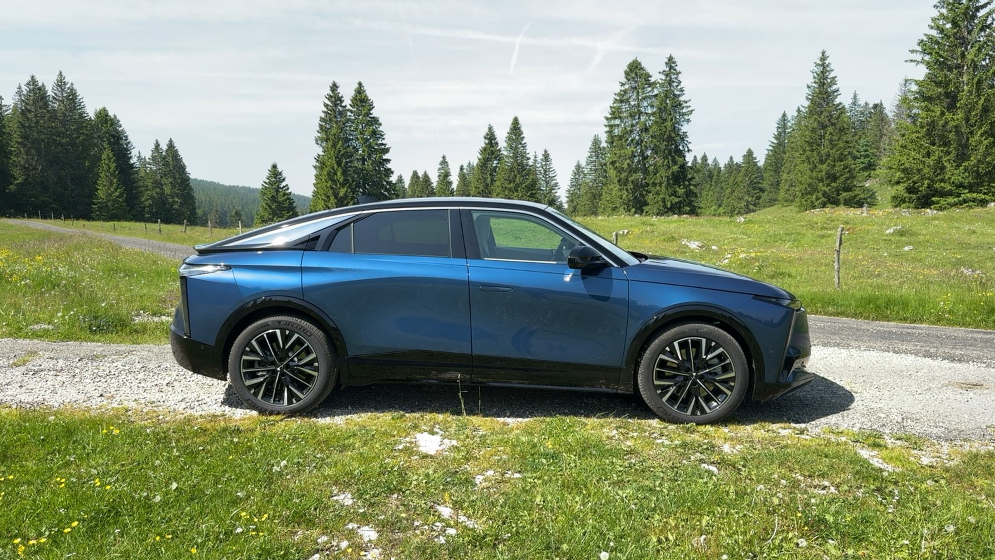 ESSAI. Avec son Numéro 8, DS lance le nouveau fleuron du premium ...