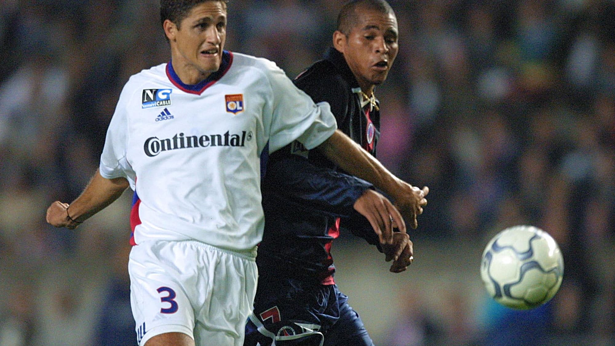 OL-Barça: Edmilson tacle Depay et les joueurs lyonnais