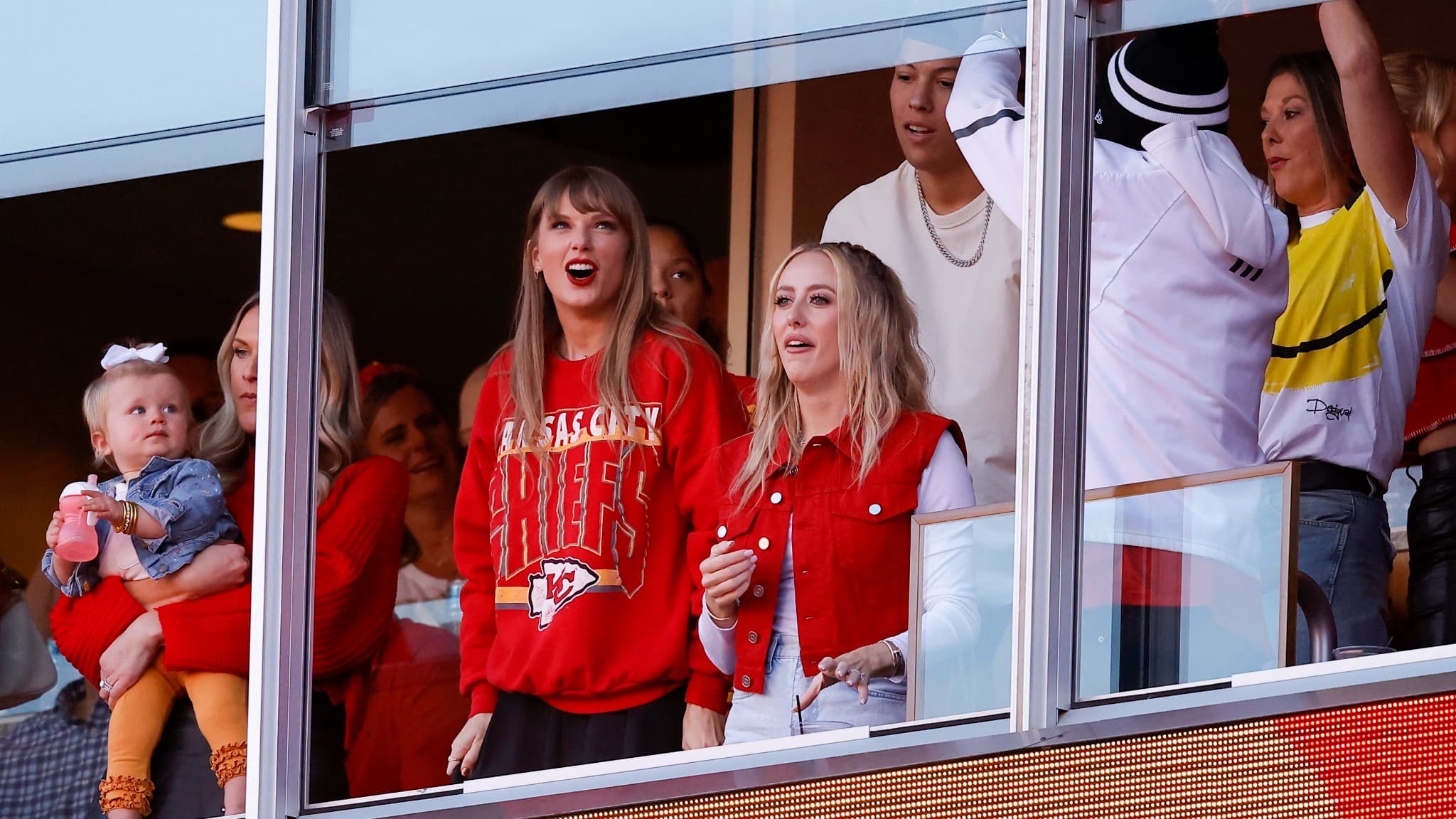 Aucune Menace Létudiant Qui Traque En Ligne Le Jet De Taylor Swift Engage Un Bras De Fer