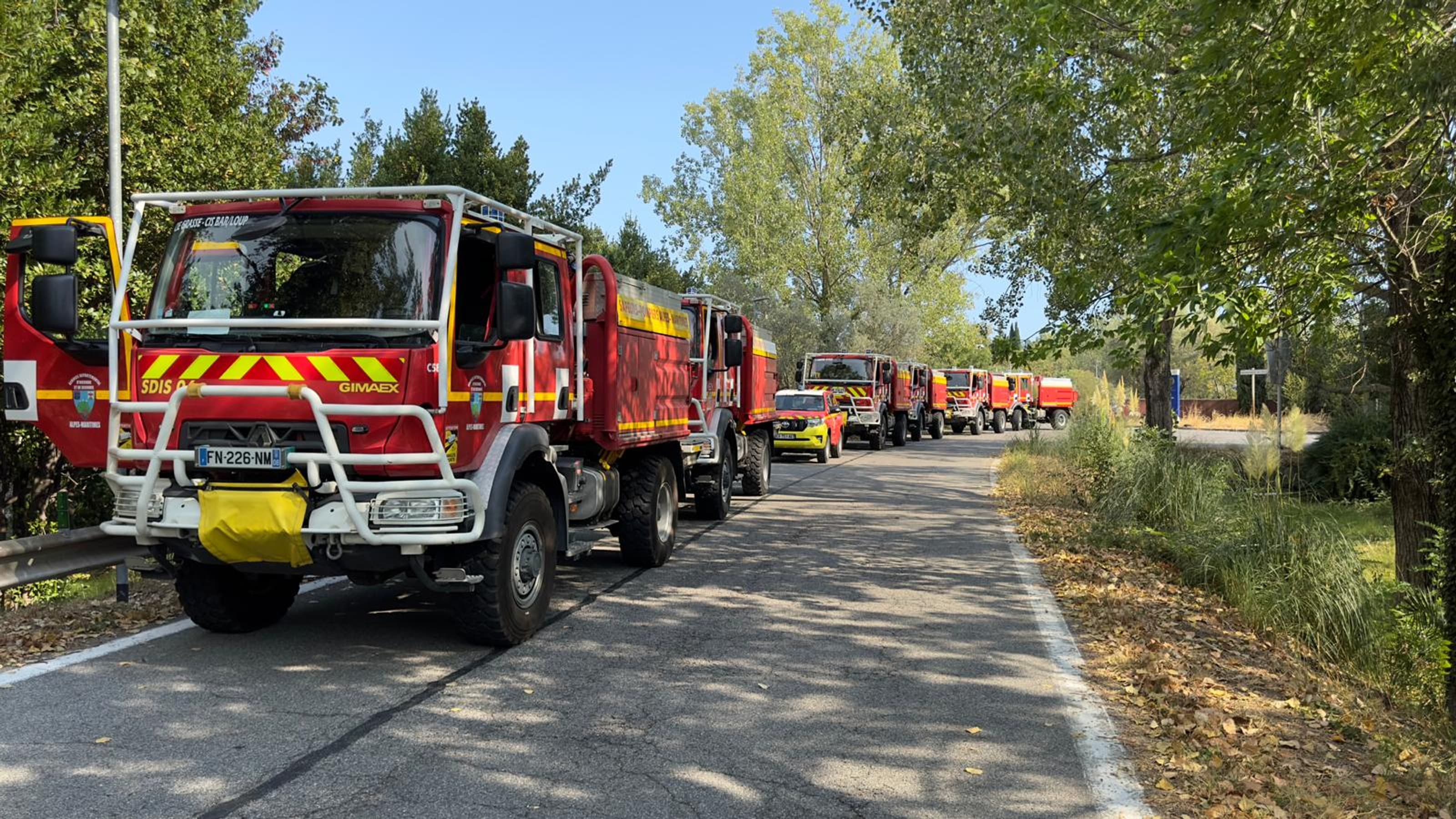 Incendie à Crots: 90 pompiers mobilisés, 30 hectares touchés et "de nombreux" renforts en route