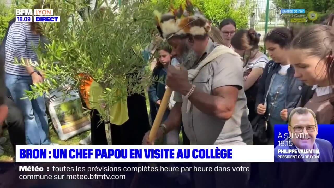 Bron : un chef Papou en visite au collège