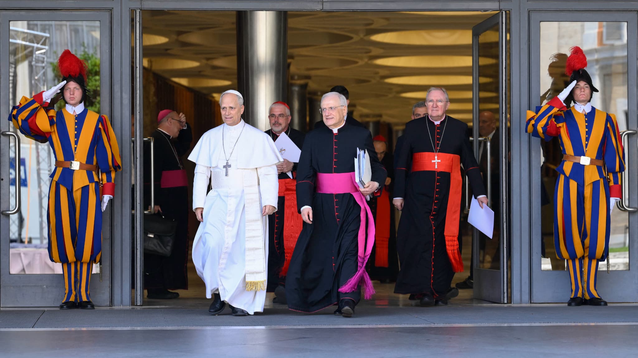 Pour sa première visite hors de Rome, le pape Léon XIV s'est rendu dans ...