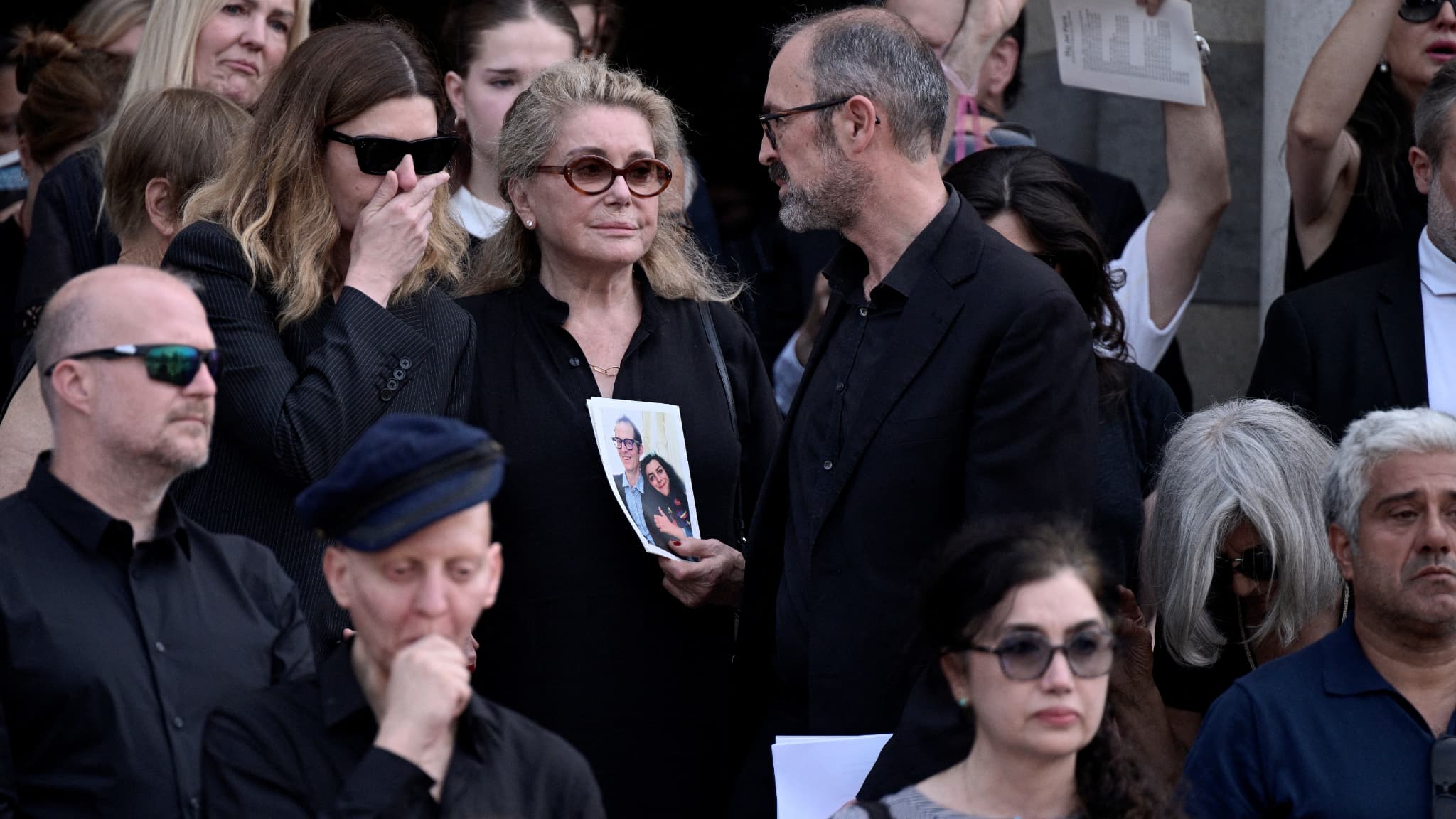 Aux obsèques de Marjane Satrapi, l'émotion de Catherine Deneuve, Chiara ...