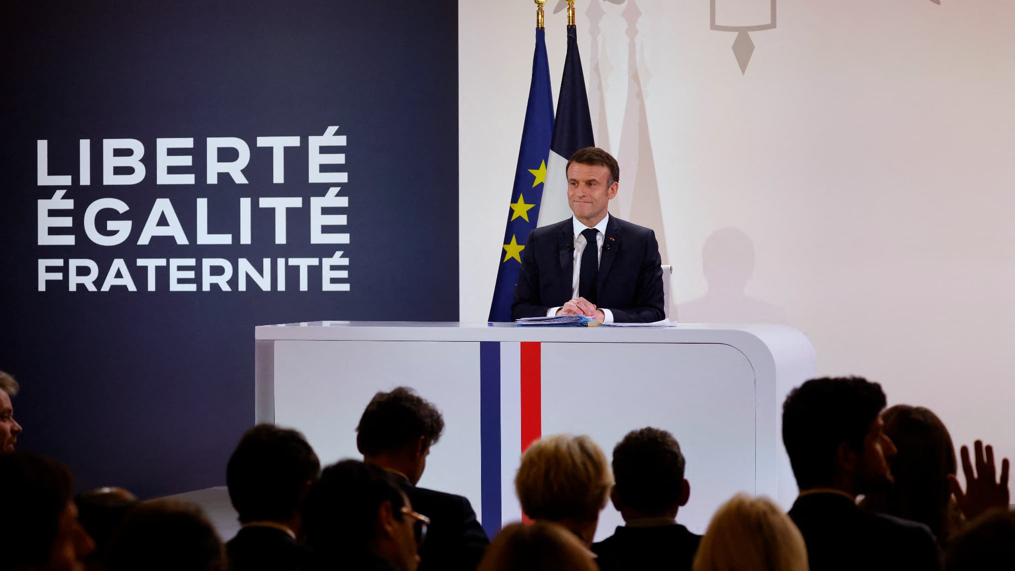 DIRECT. At a press conference, Macron accuses the RN of being the ...