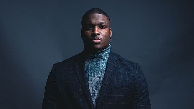 Alex Hitchens: que risque l'influenceur qui a claqué la porte de la ...