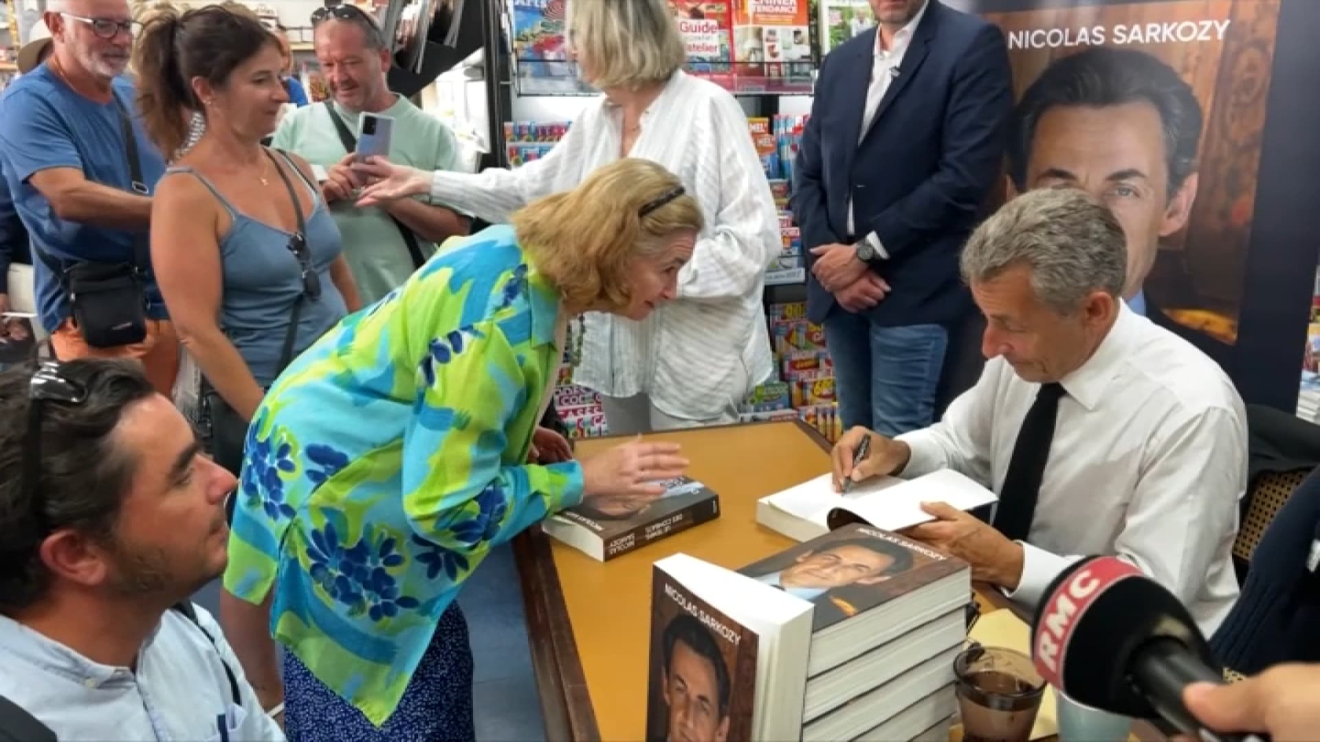 Nicolas Sarkozy réaffirme son soutien à Gérald Darmanin, ses ...