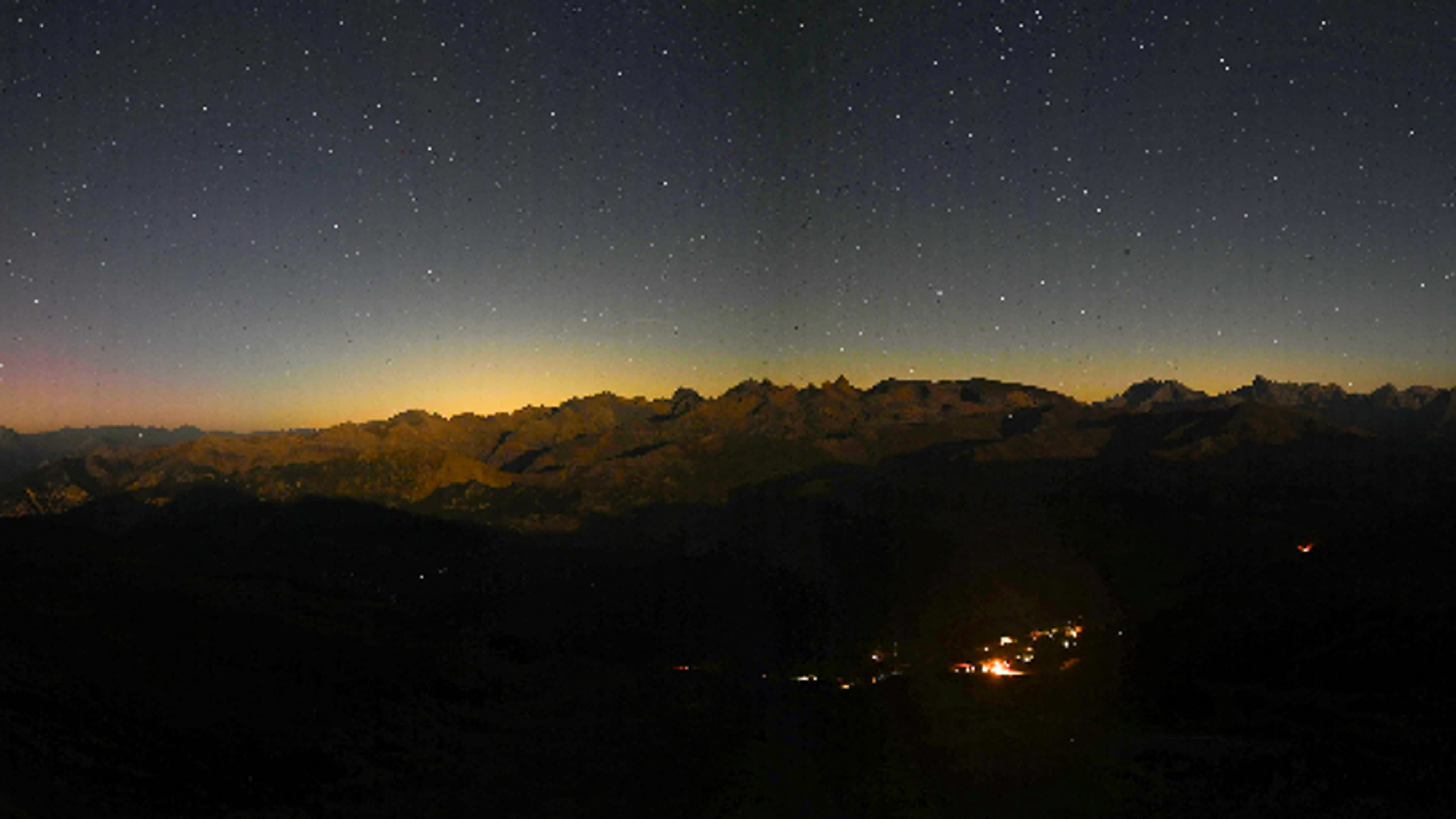 Les images de l'aurore boréale observée cette nuit dans le ciel des ...