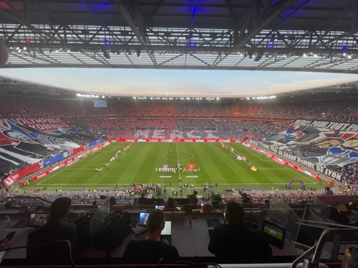 OL : des larmes, un tifo majestueux, une haie d'honneur... l'émouvant ...
