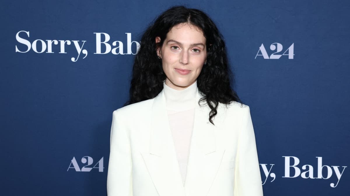 Golden Globes 2026: qui est Eva Victor, nommée face à Julia Roberts et ...