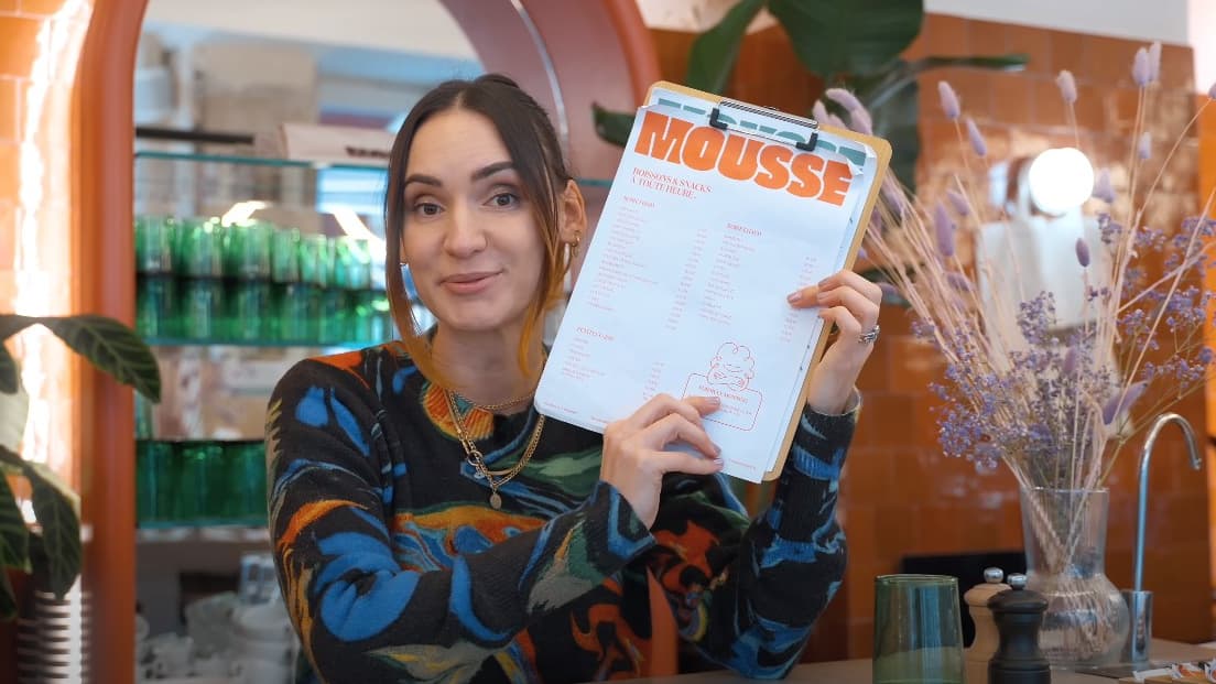 "Mousse": la youtubeuse Natoo annonce l'ouverture d'un café-salon de coiffure à Paris