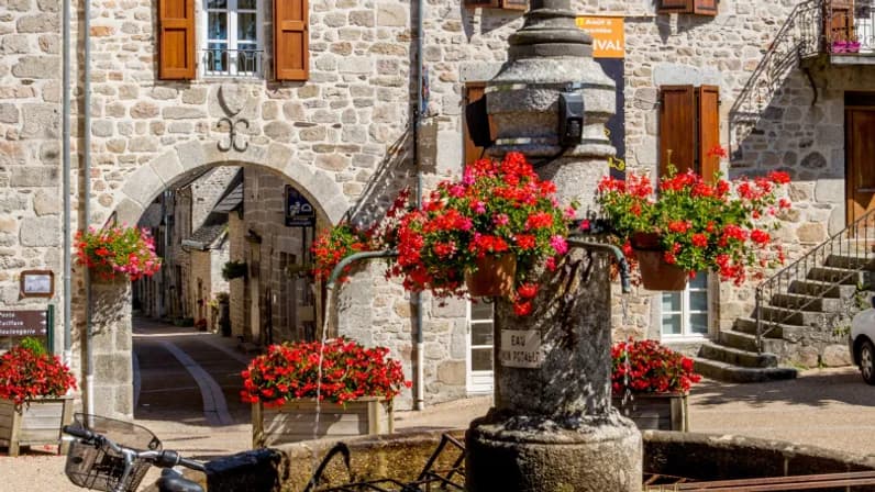 "Village préféré des Français": découvrez les villages en lice pour l ...